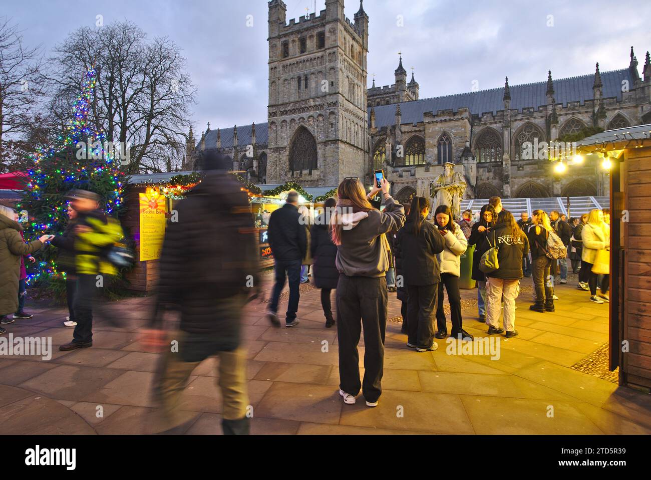 Christmas market on Exeter Cathedral Green. Exeter, Devon, UK Stock ...