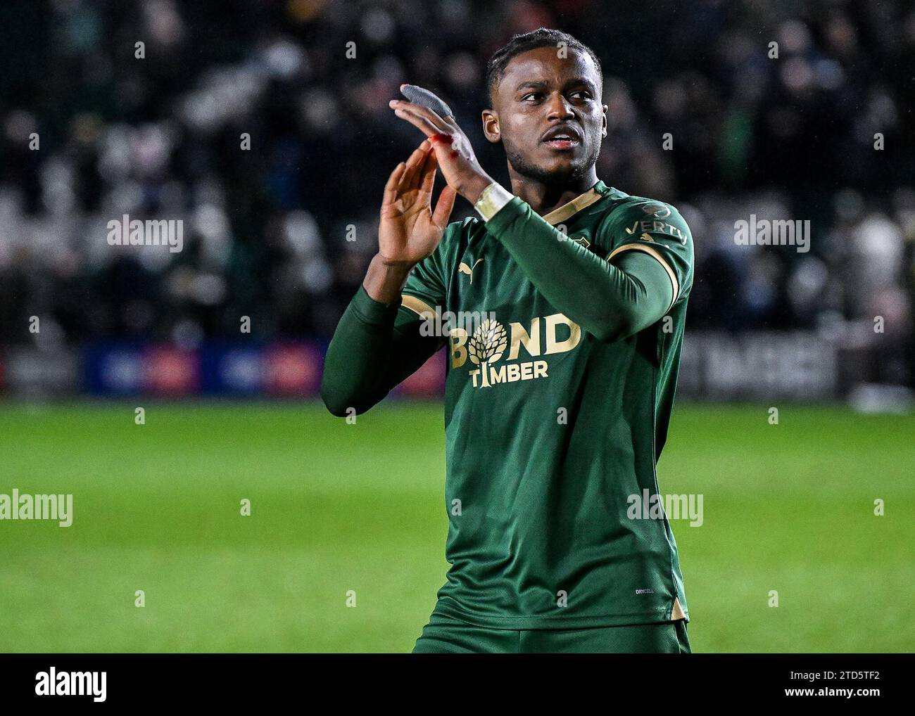 Bali Mumba #2 of Plymouth Argyle applauds the fans at full time during ...