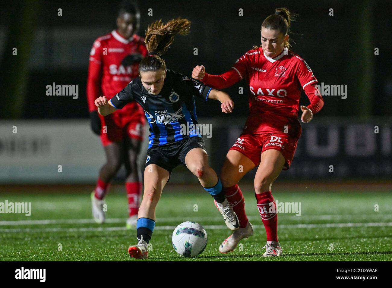 Angel Kerkhove (13) of Club YLA pictured fighting for the ball with Luisa Blumenthal (27) of ...