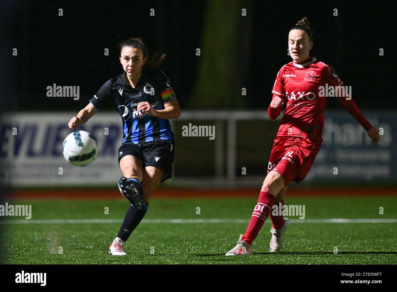 Isabelle Iliano (18) of Club YLA pictured in a duel with Elke Van Gorp (14) of Zulte-Waregem ...