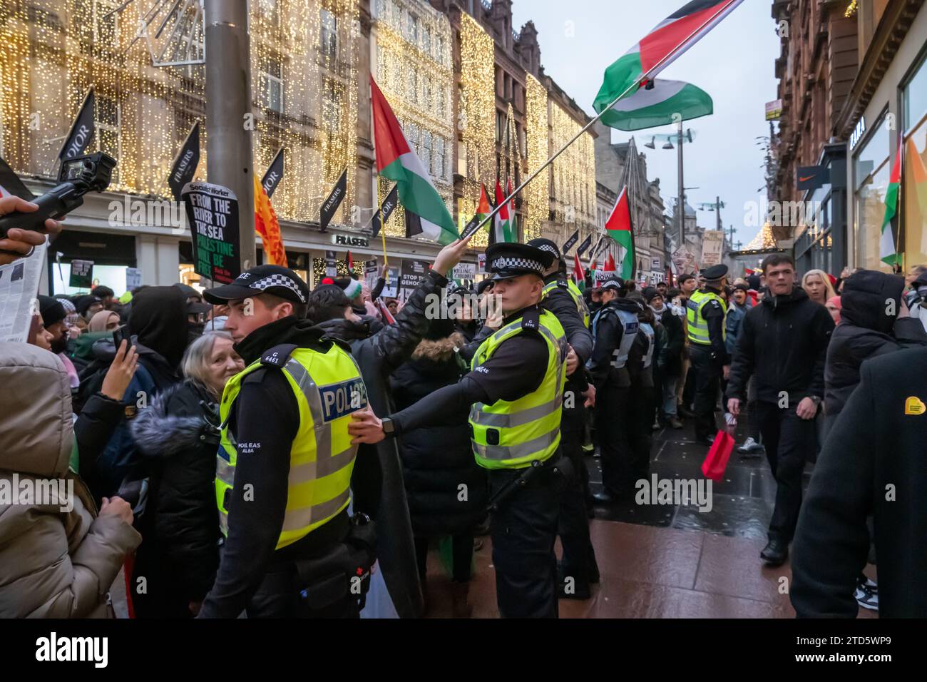 Glasgow, Scotland, UK. 16th December, 2023. People supporting Palestine ...