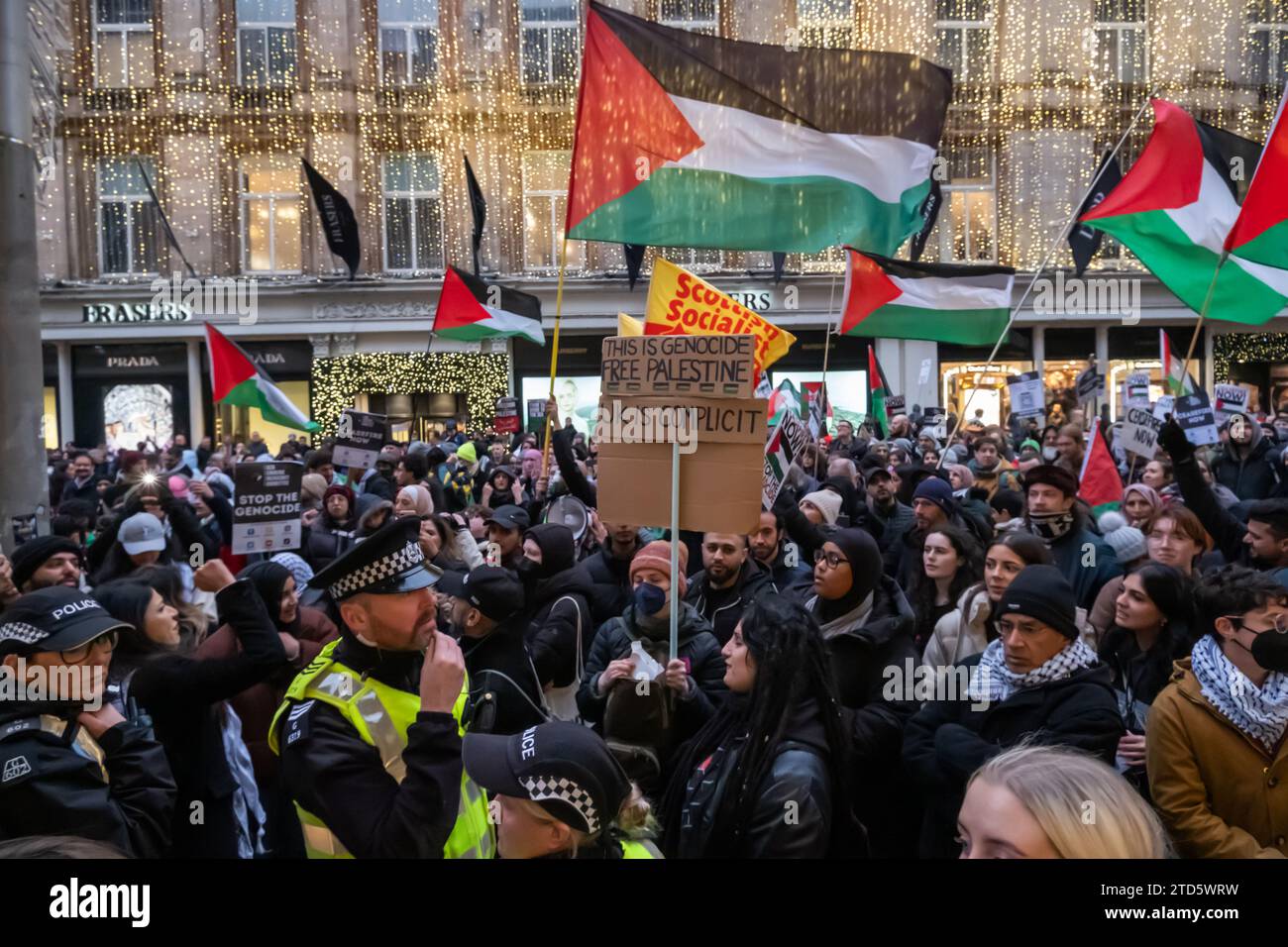 Glasgow, Scotland, UK. 16th December, 2023. People supporting Palestine ...