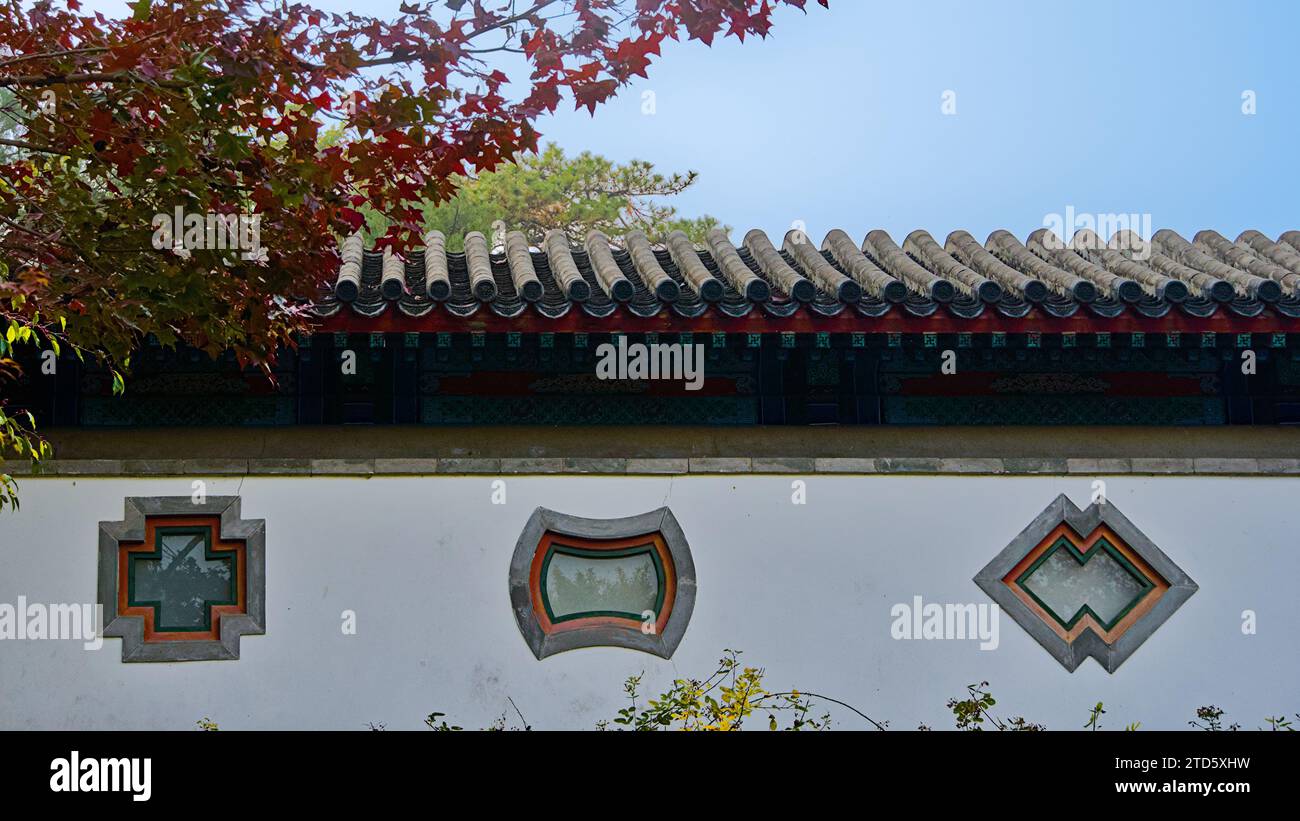 Fall colors in Fragrant Hills Park, Beijing China Stock Photo - Alamy