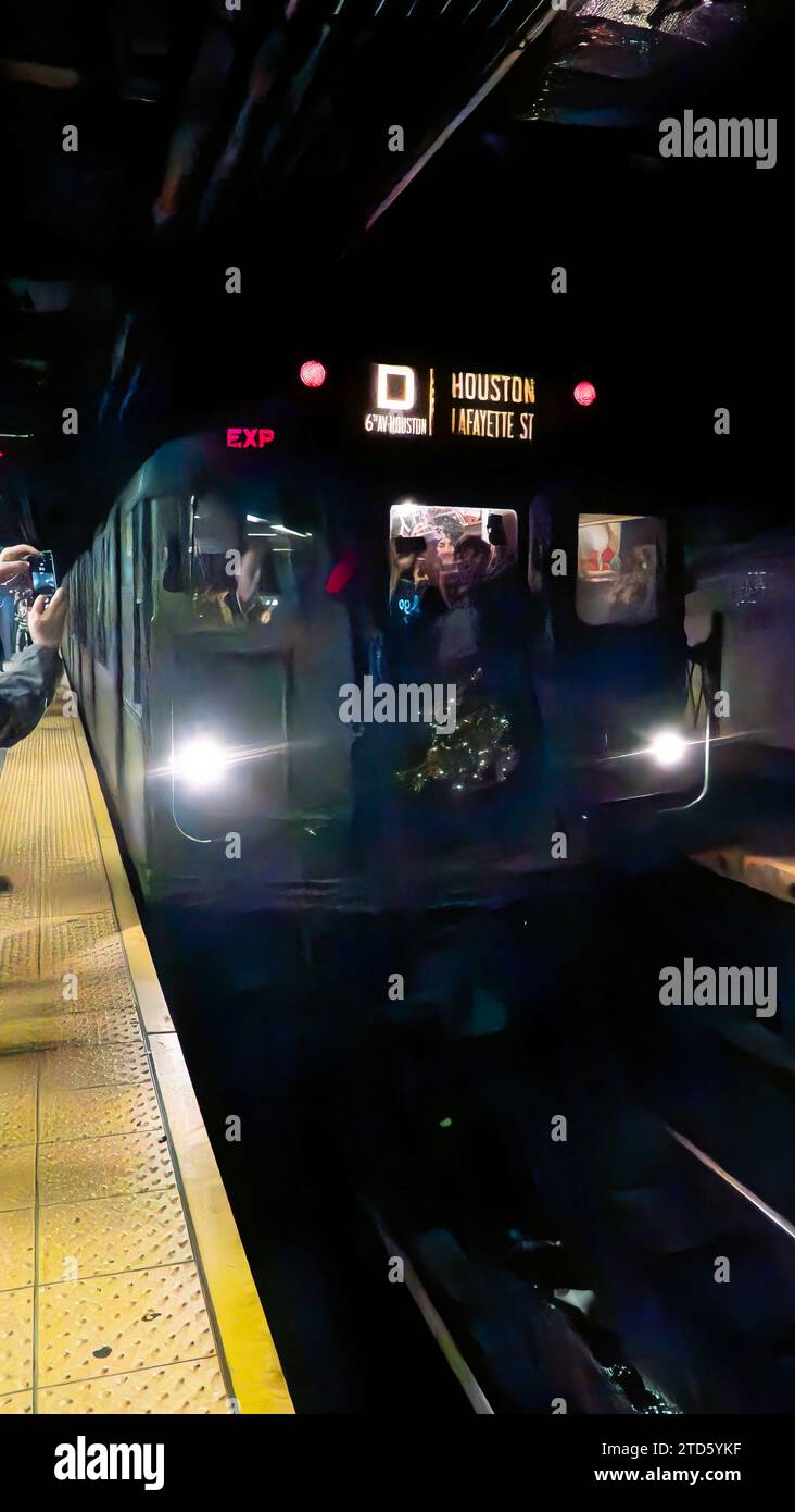 New York, New York, USA, 16th December, 2023 New York's annual Holiday Nostalgia Train Rides ...