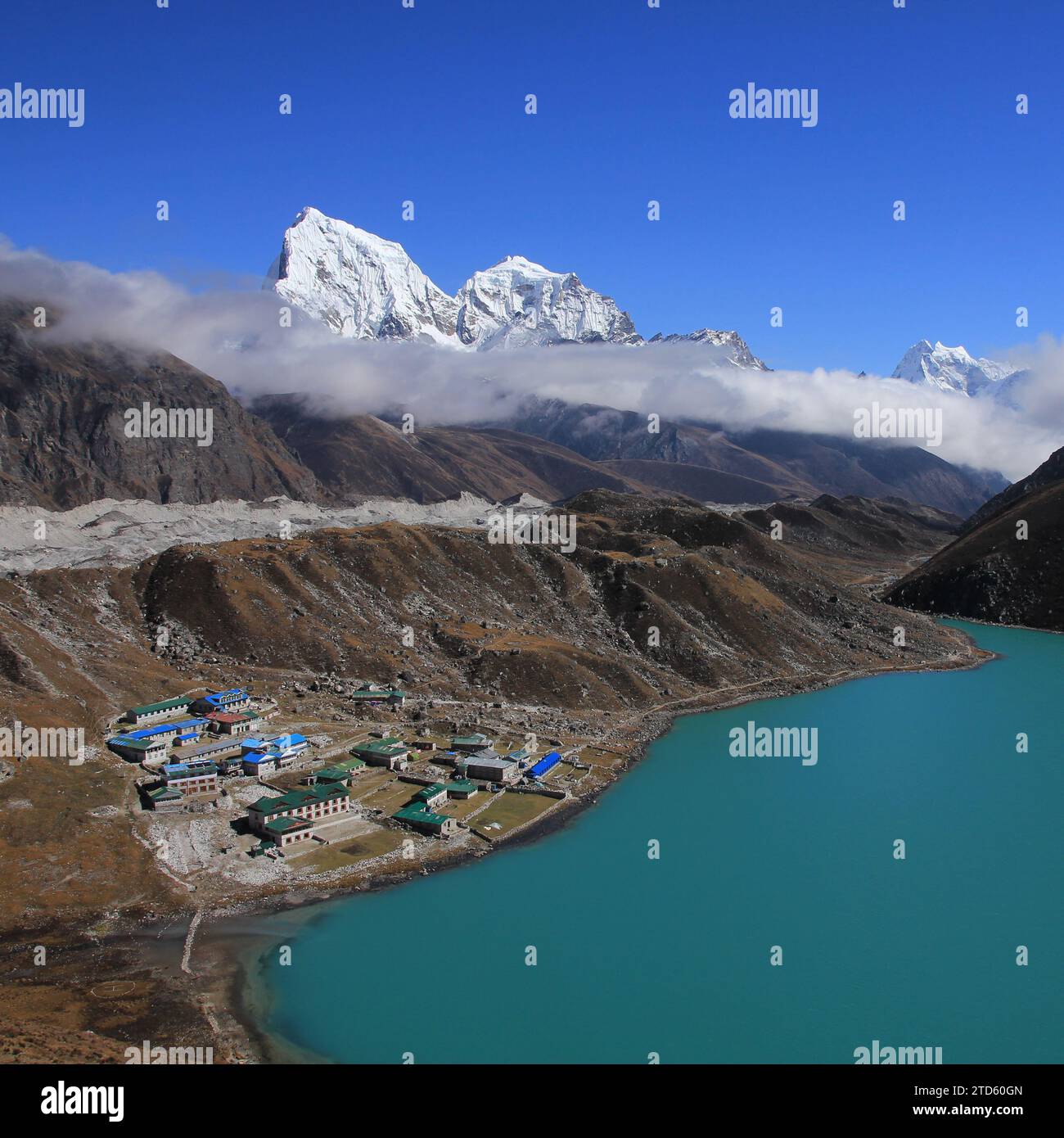 Gokyo, turquoise lake Dudh Pokhari and Cholatse, Nepal Stock Photo - Alamy