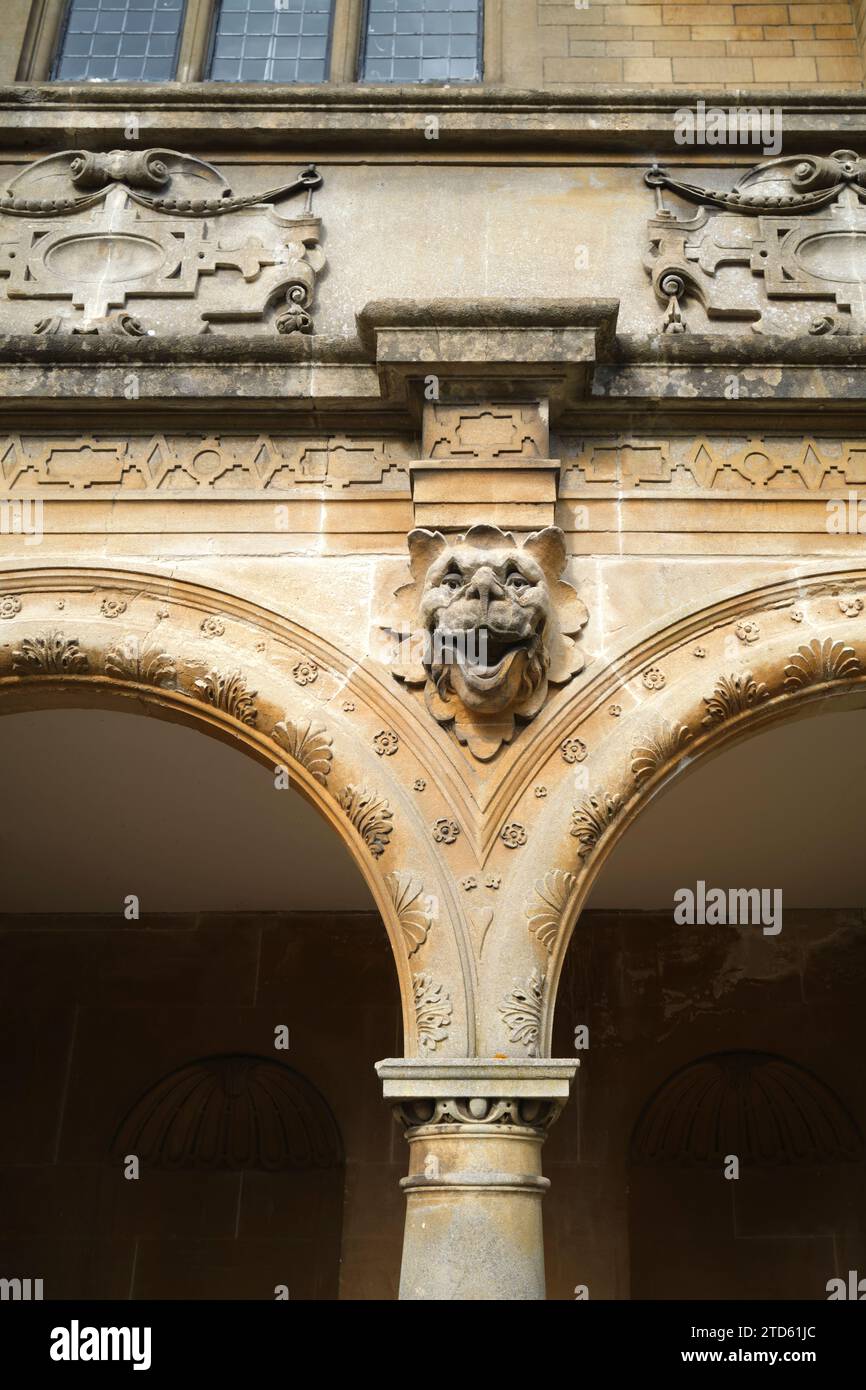 Doctors building uk hi-res stock photography and images - Alamy