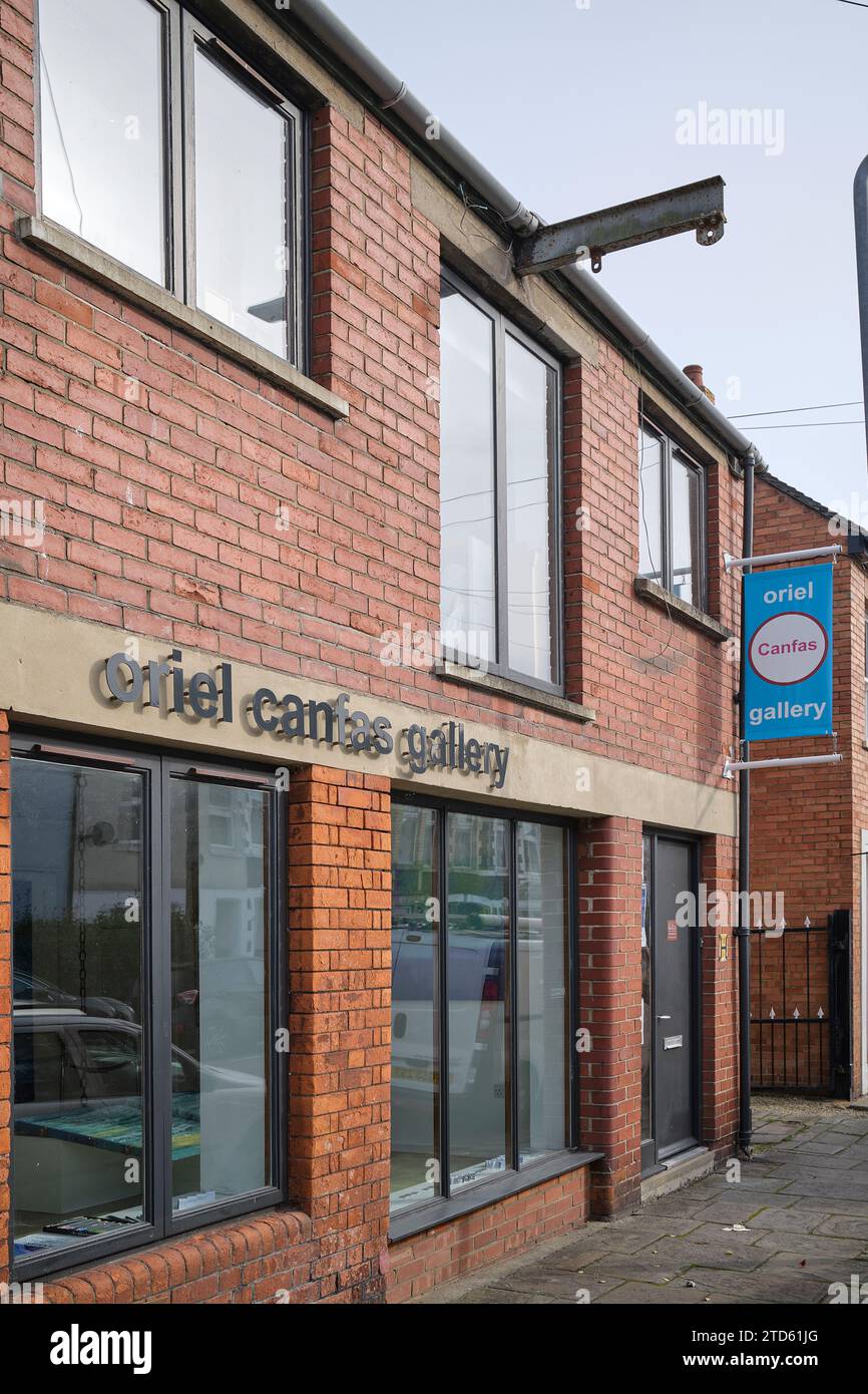 Small art gallery hi-res stock photography and images - Alamy