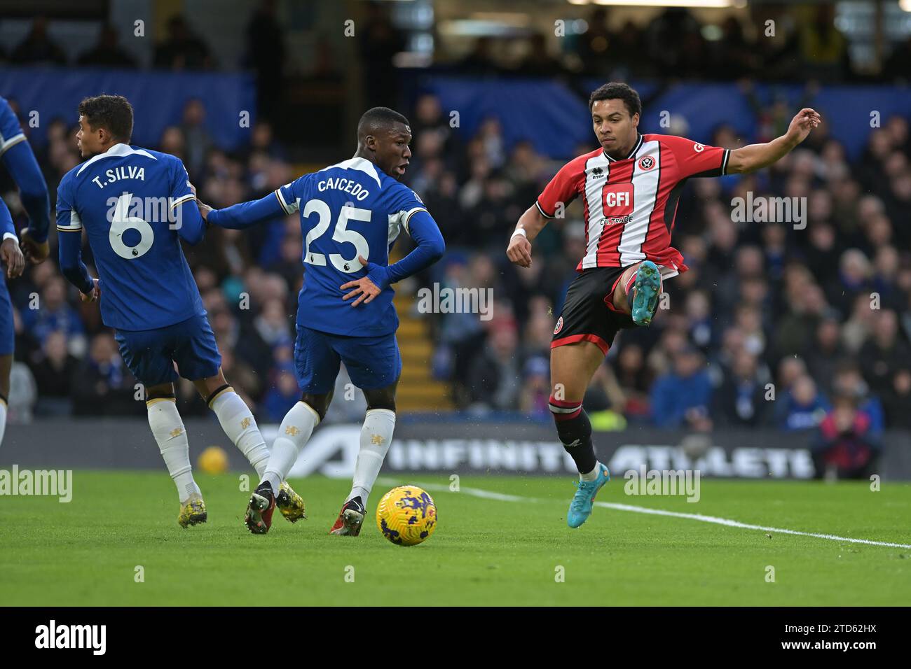 London, UK. 16th Dec, 2023. Cameron Archer of Sheffield Utd has a shot ...