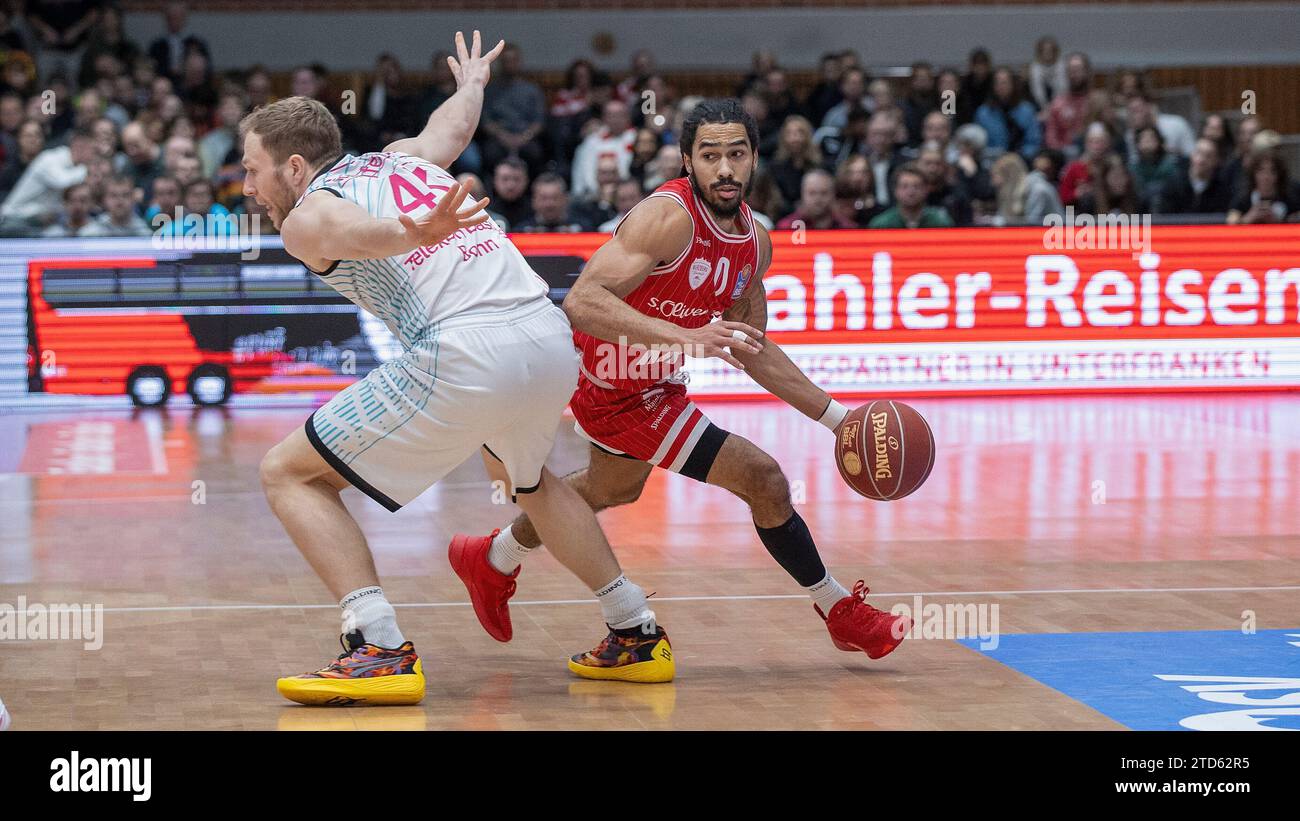 Bild: v. l. Christian Sengfelder (Telekom Baskets Bonn, 43) und Otis ...
