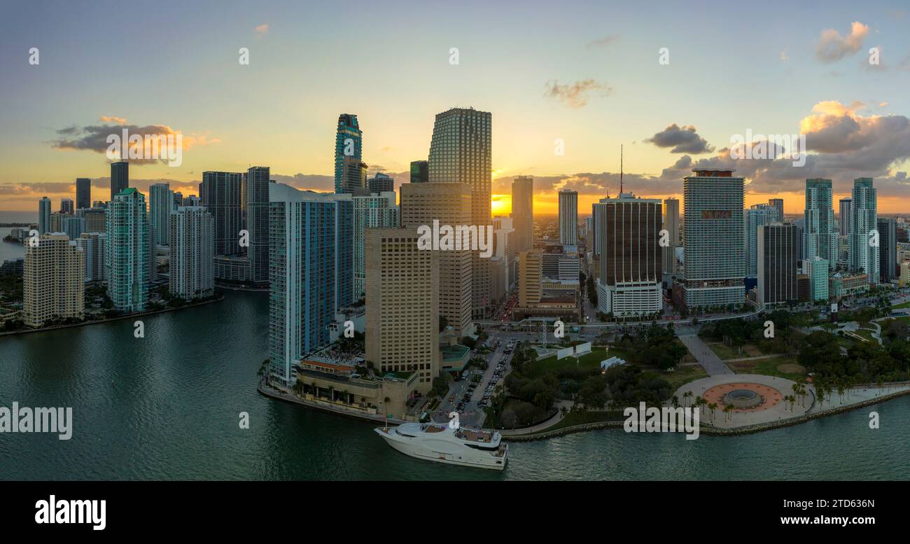 Evening urban landscape of downtown district of Miami Brickell in ...
