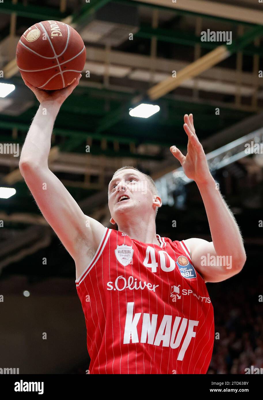 Bild: Collin Welp (Wuerzburg Baskets, 40). 16.12.2023, Basketball, BBL ...