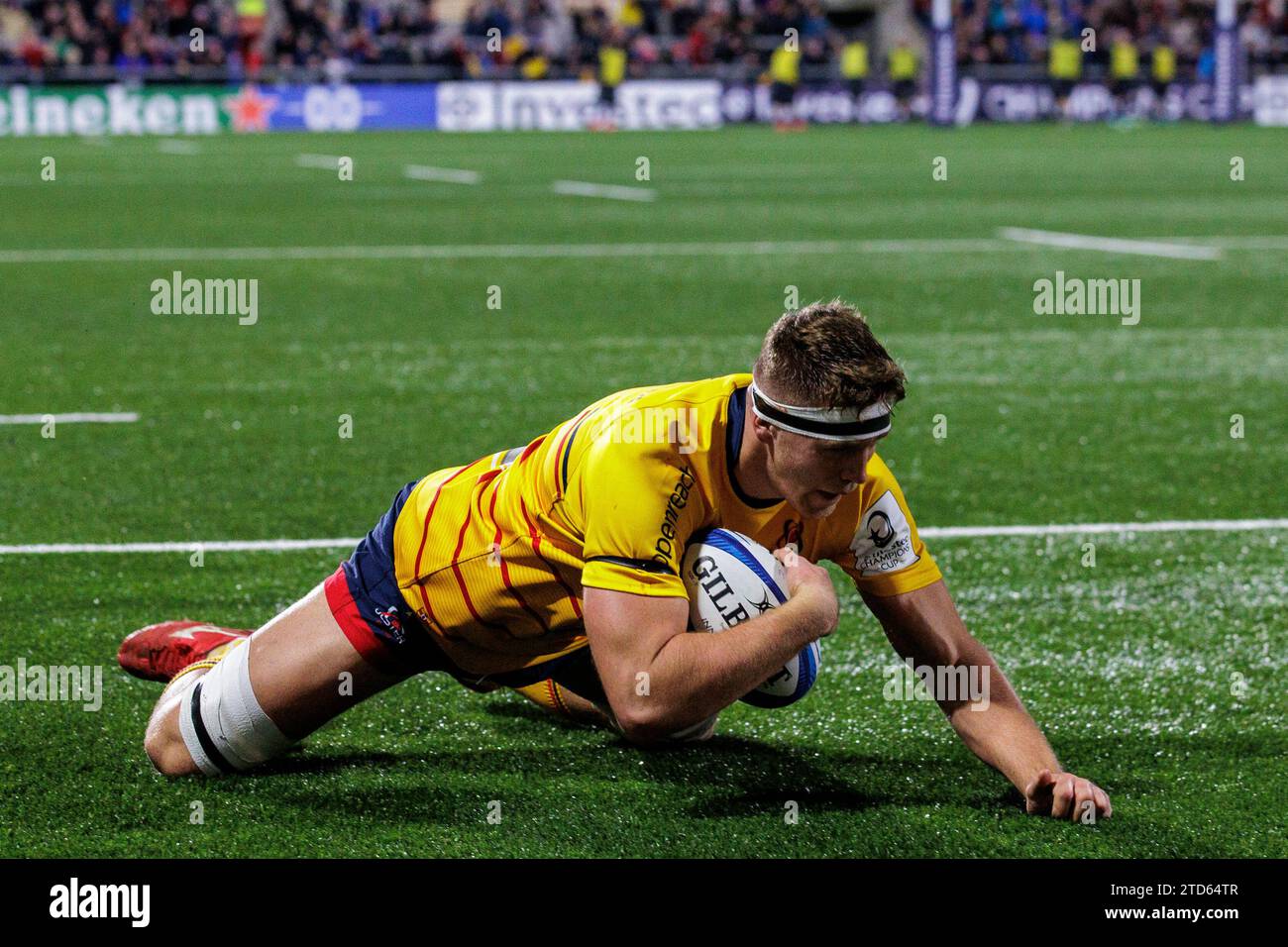 Ulster's Matty Rea scores their side's third try during the Investec ...