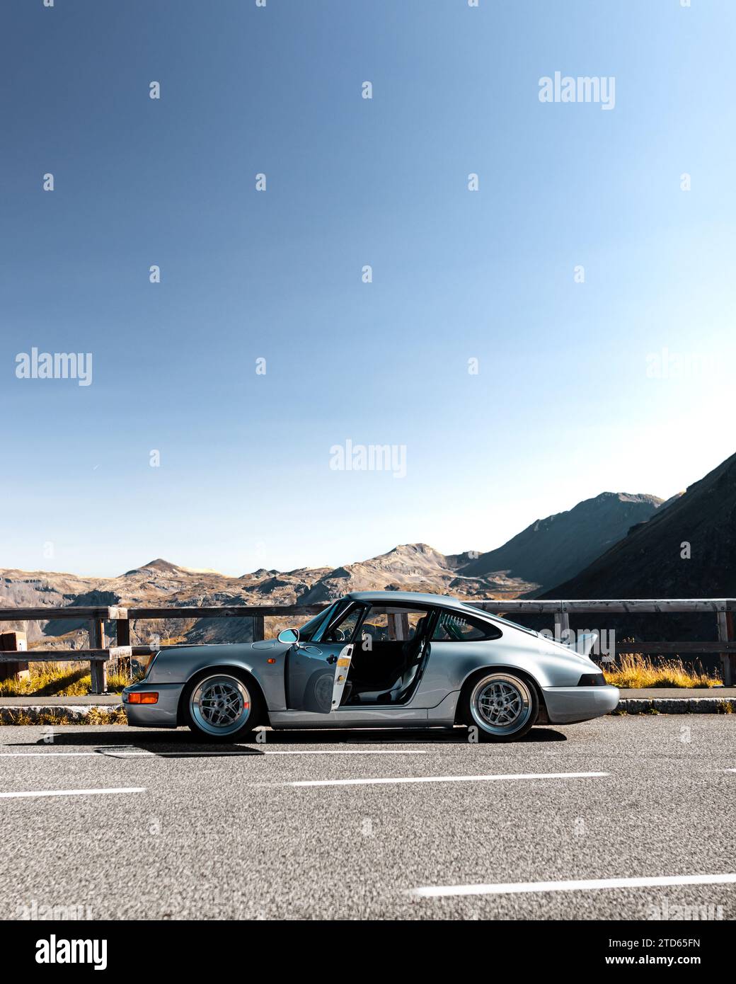 Classic Porsche Carrera 911 964 on air lift Stock Photo - Alamy