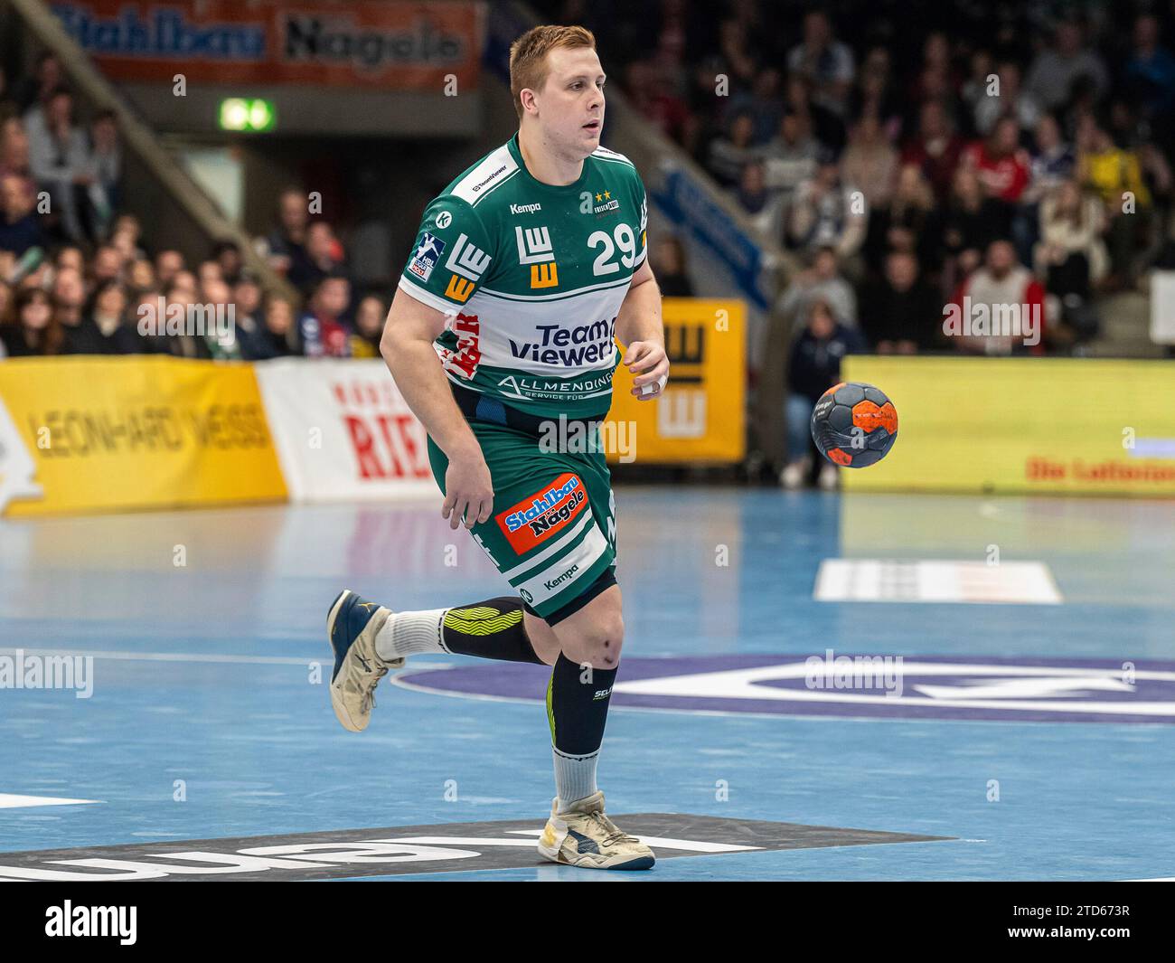 Nils Roeller (Frisch Auf Goeppingen, #29) am Ball, Frisch Auf ...