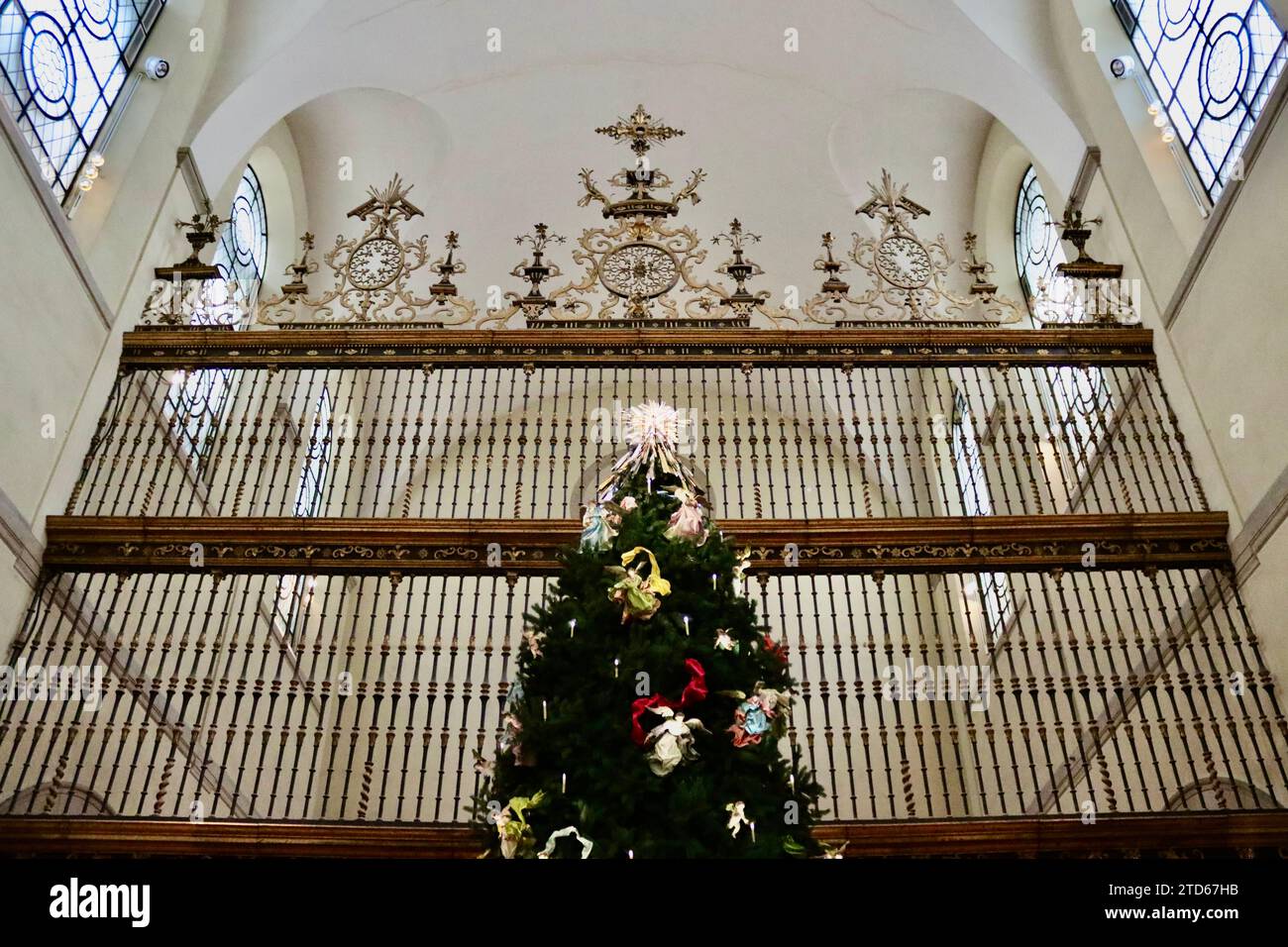 Christmas Tree and Neapolitan Baroque Crèche at Medieval Sculpture Hall ...