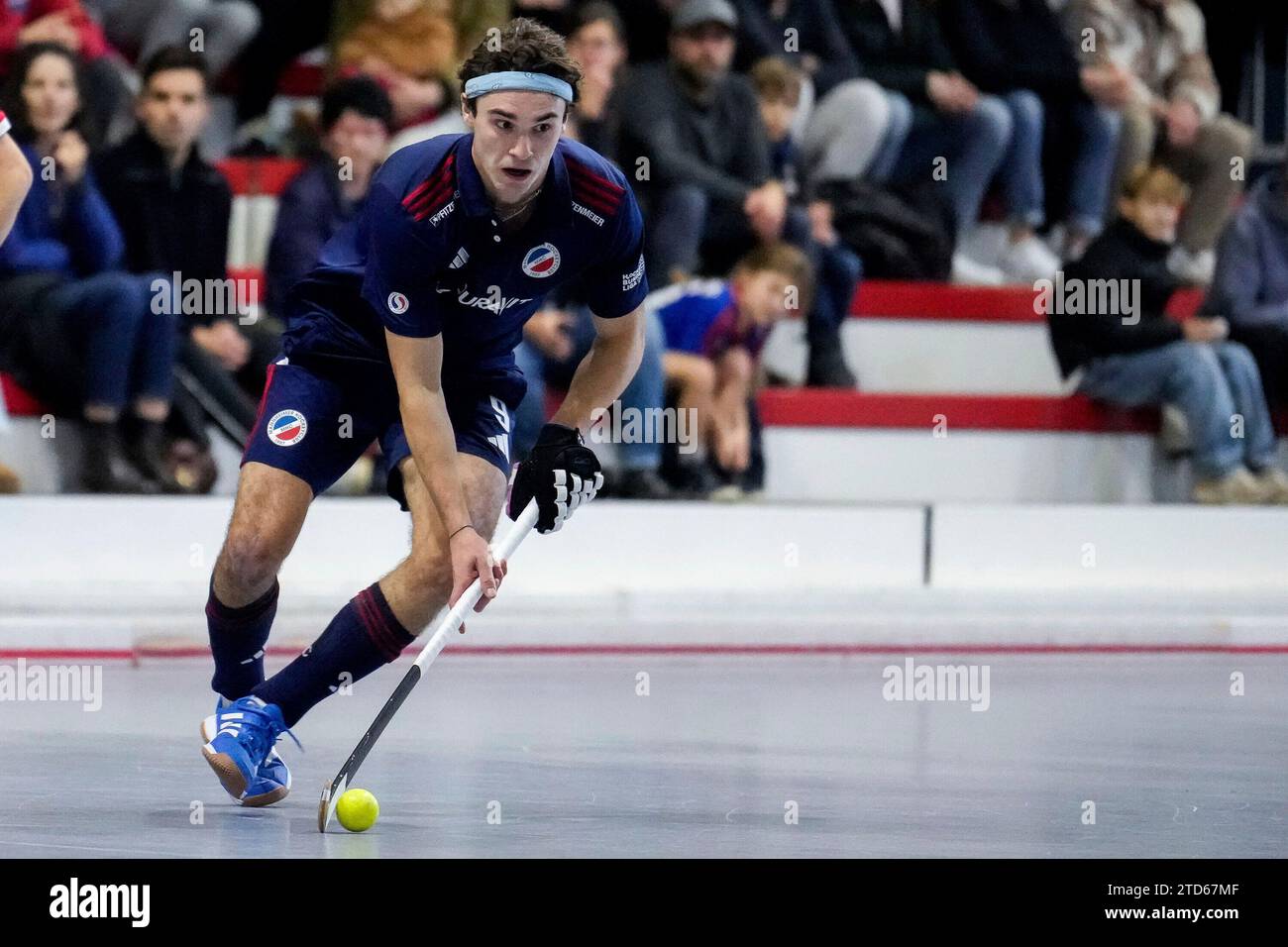Luis Holste (MHC, 9), am Ball, Freisteller, Ganzkörper, Einzelbild ...