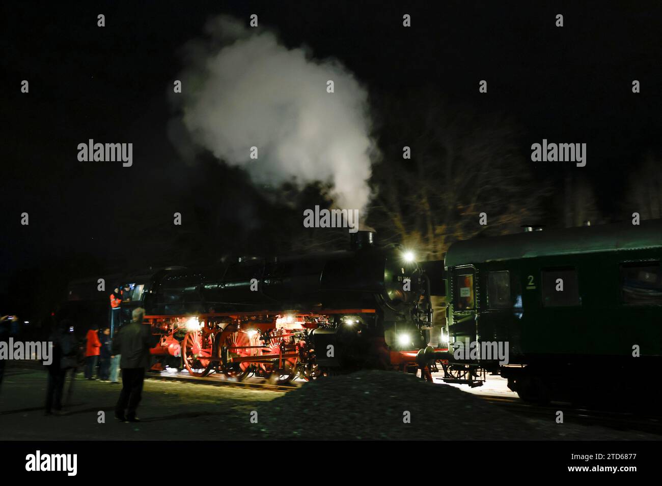16 December 2023, Bavaria, Neuenmarkt: A restored and operational steam ...