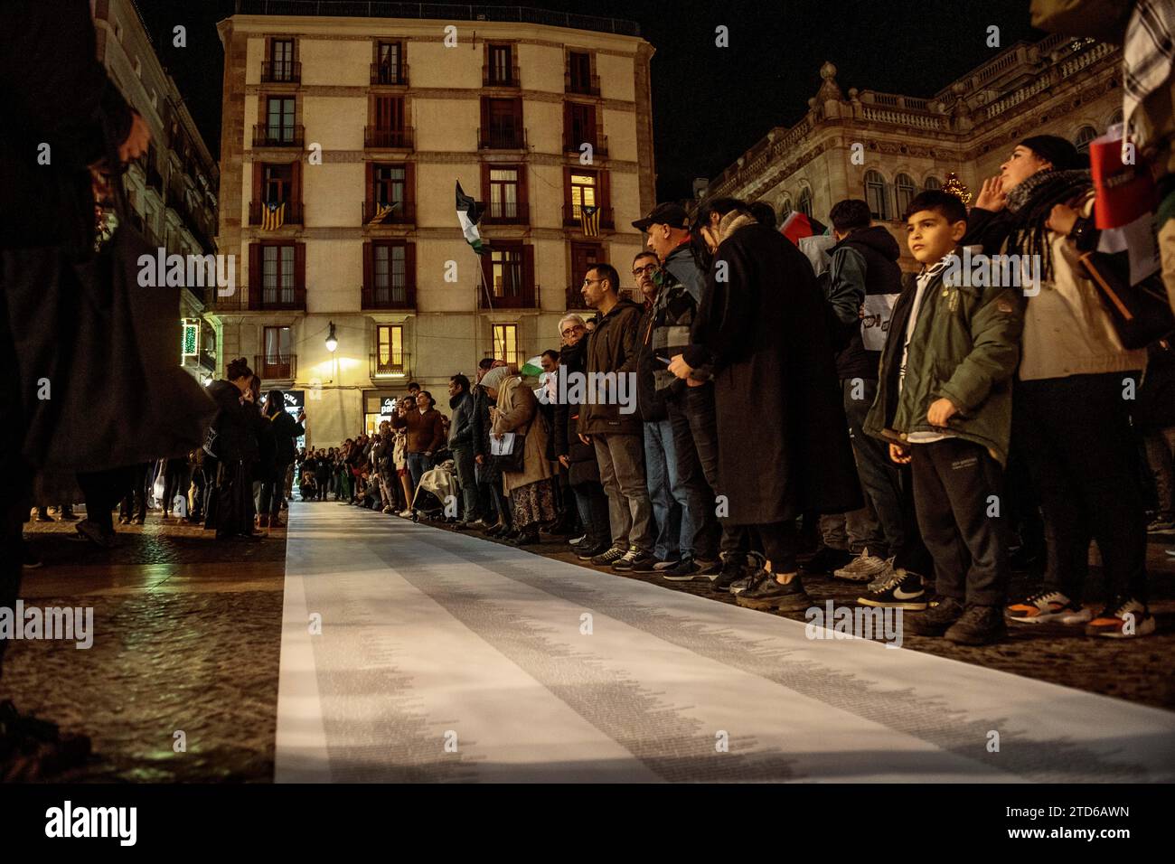 Barcelona, Spain. 16th Dec, 2023. Pro-palestina demonstrators gather ...