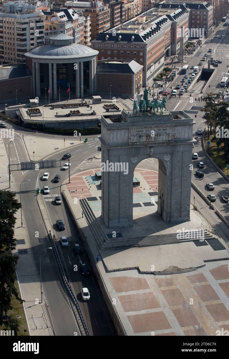 Madrids victory arch hi-res stock photography and images - Alamy