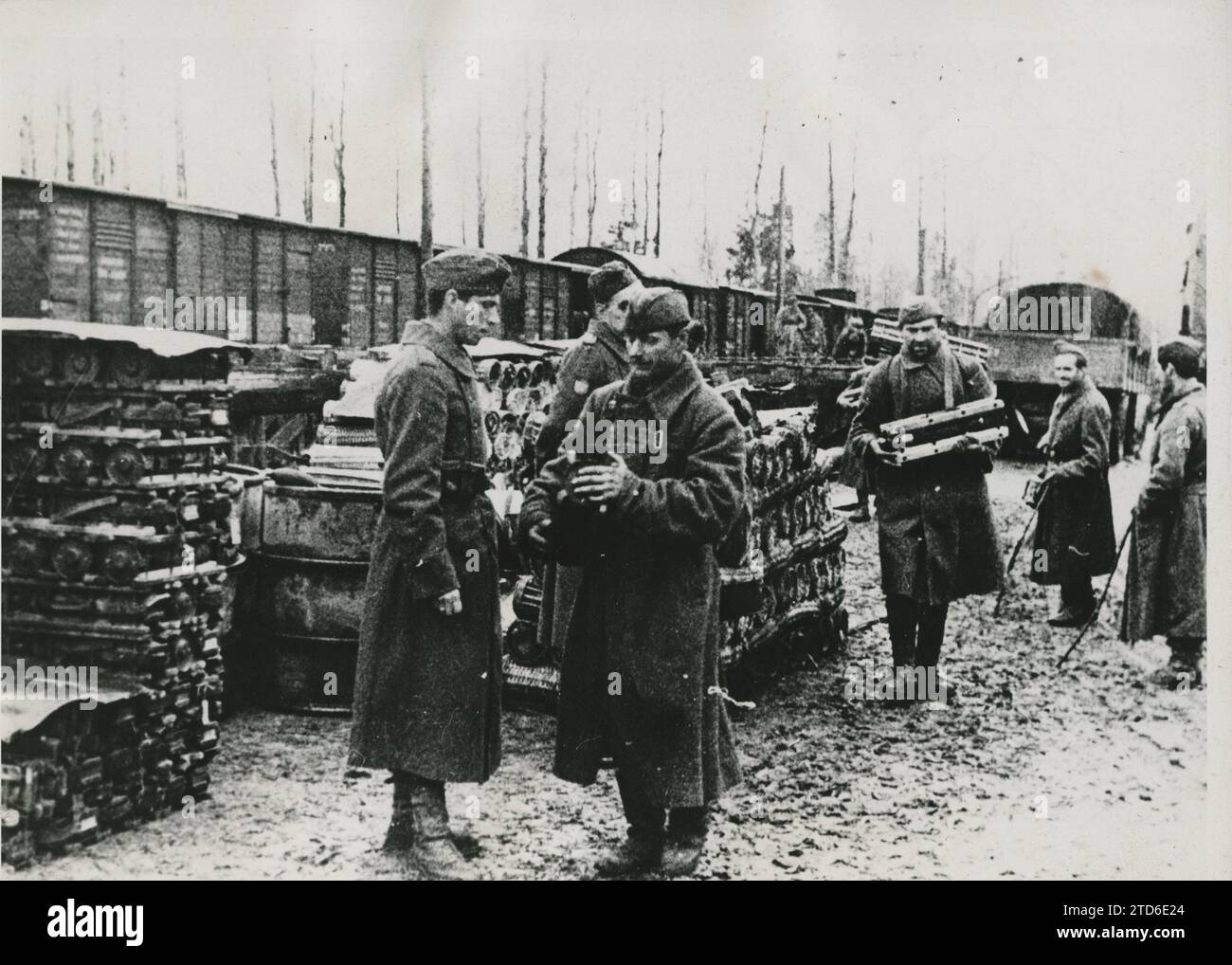 Russia. 11/18/1941. Spanish volunteers from the Blue Division unloading ...