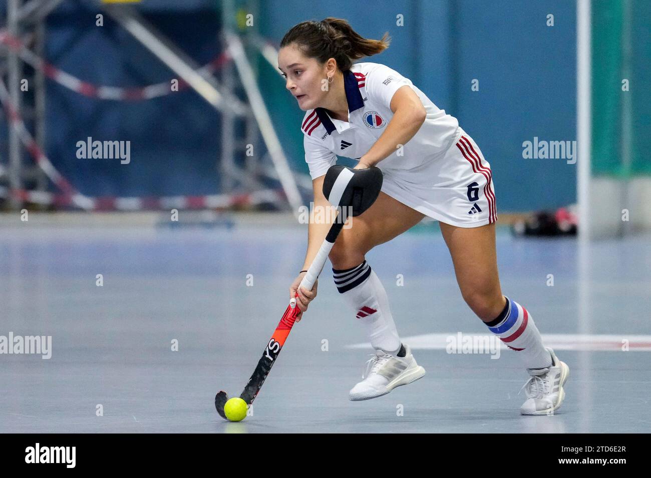 Fiona Felber (MHC, 6), am Ball, Freisteller, Ganzkörper, Einzelbild ...