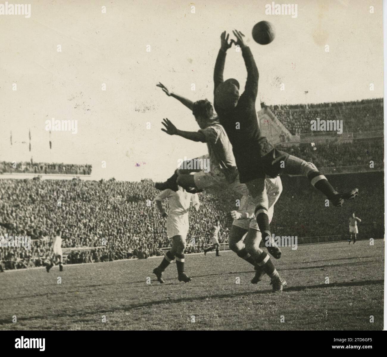 38 1 2 hi-res stock photography and images - Alamy