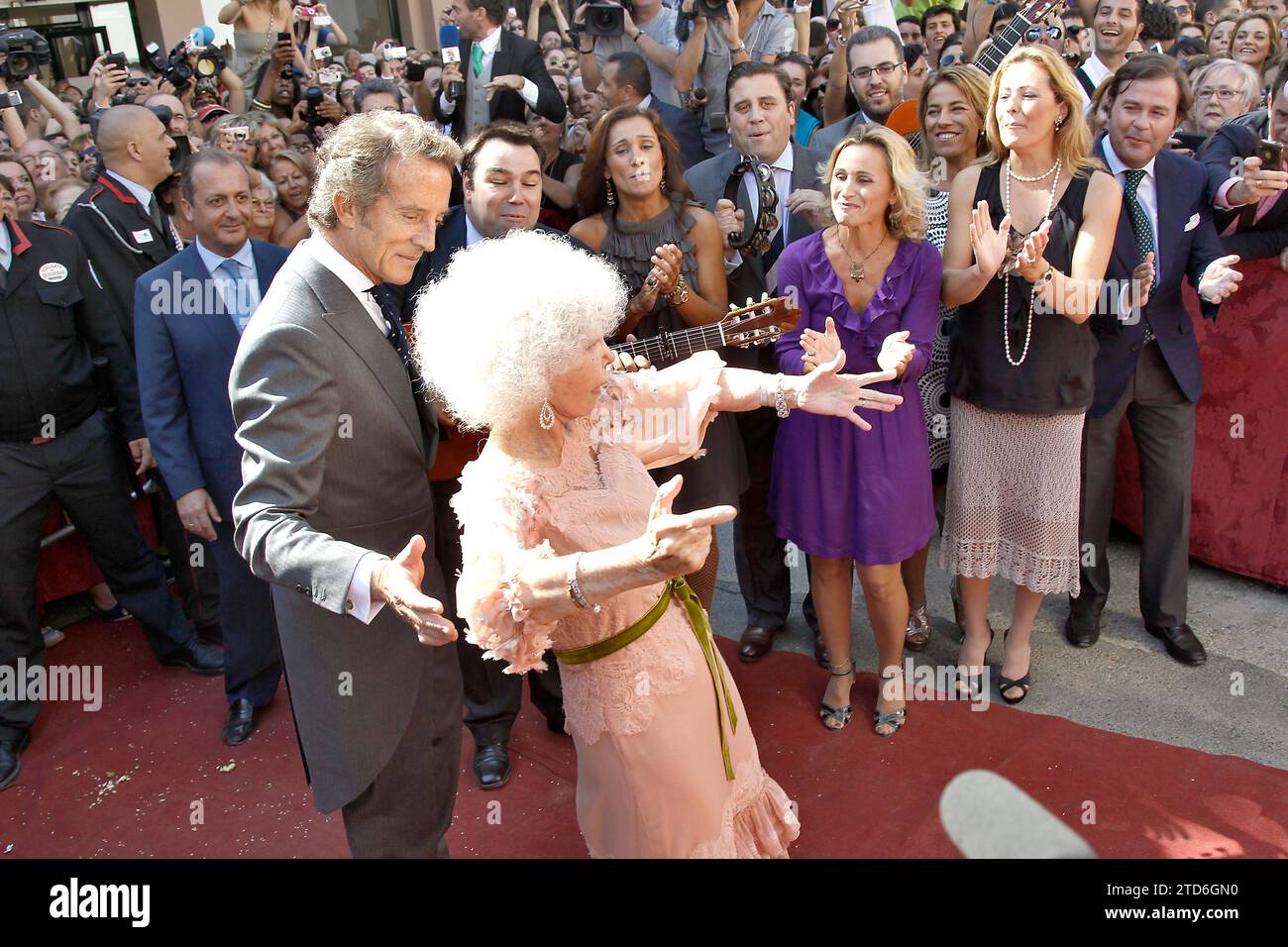 Cayetana fitz james stuart duchess of alba and alfonso diez hi-res ...