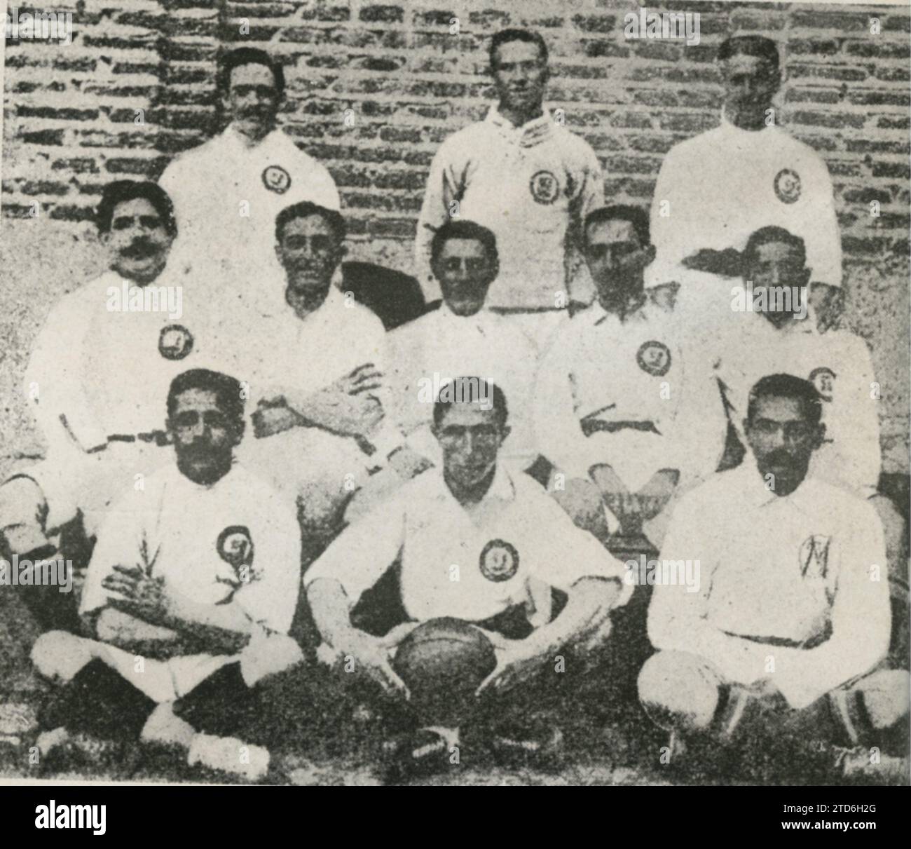 Real Madrid lineup in 1906 that won its second title. From left to ...