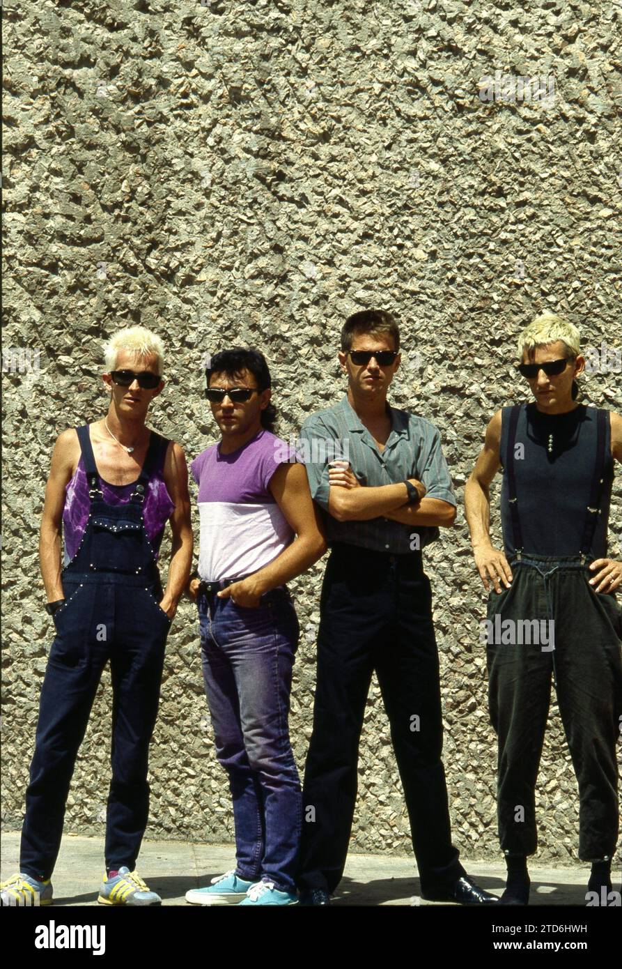 Radio 01 hi-res stock photography and images - Alamy