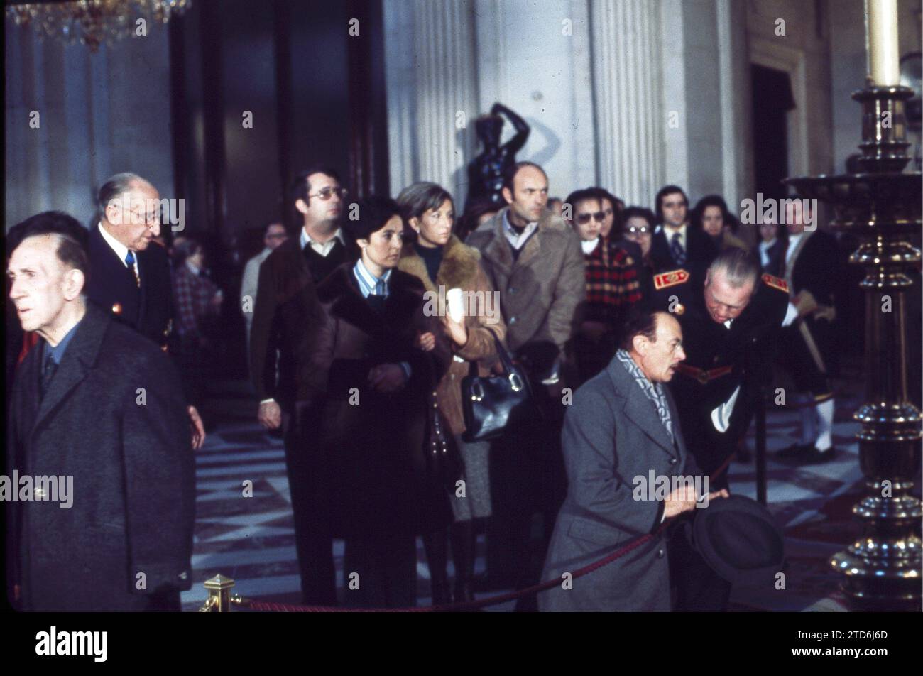 Madrid, 11/20/1975. People visit Franco's body in the Royal Palace ...