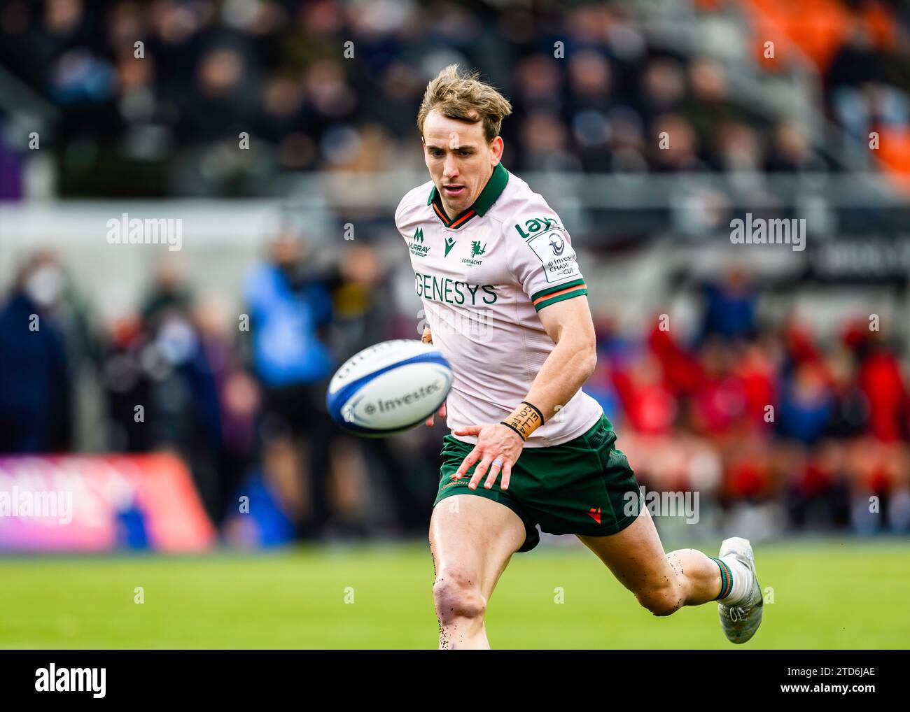 LONDON, UNITED KINGDOM. 16th, Dec 2023. Shayne Bolton of Connacht Rugby ...