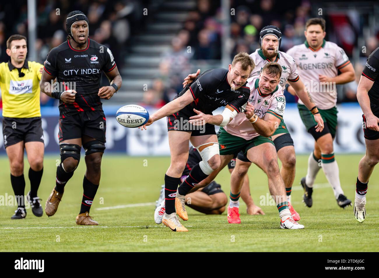 LONDON, UNITED KINGDOM. 16th, Dec 2023. Nick Tompkins of Saracens ...