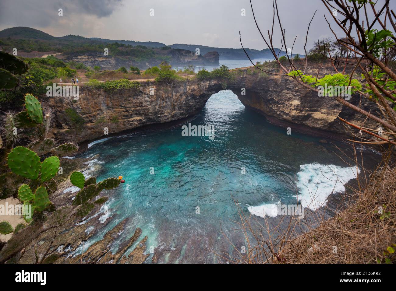 The picturesque unique rock formation of the Broken beach & Kelingking ...