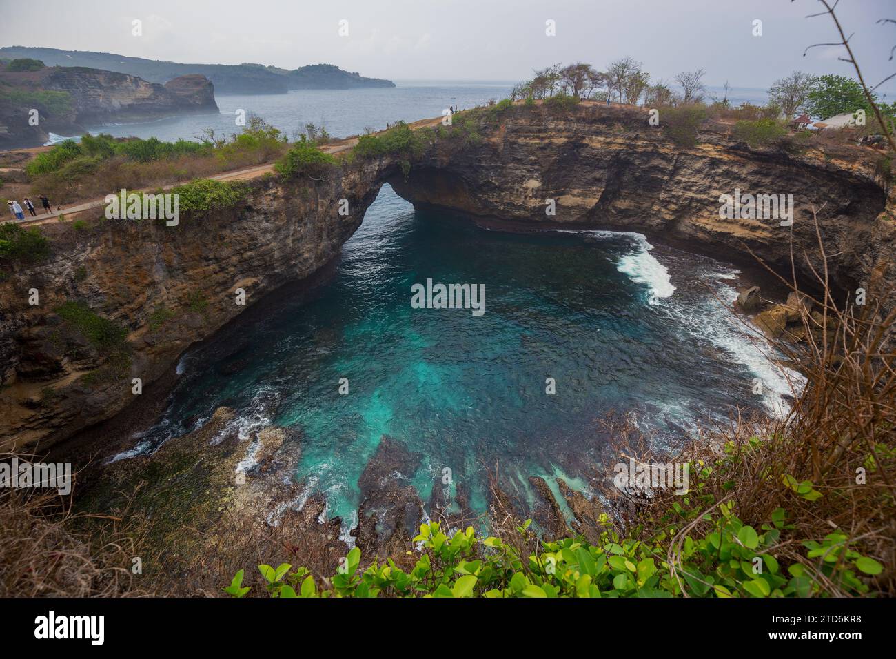 The picturesque unique rock formation of the Broken beach & Kelingking ...