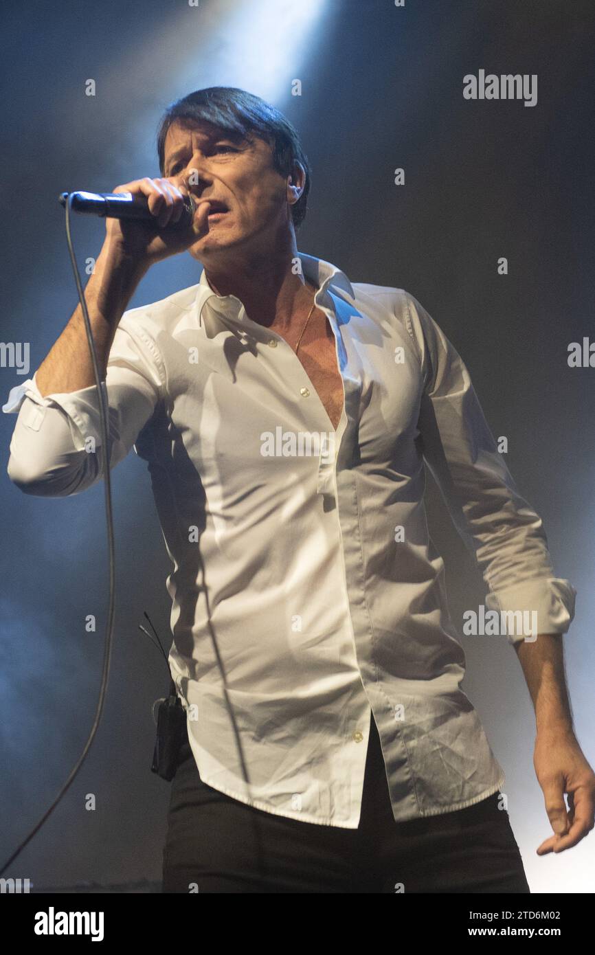 London, UK. 16 Dec 2023. Lead singer Brett Anderson of English rock ...