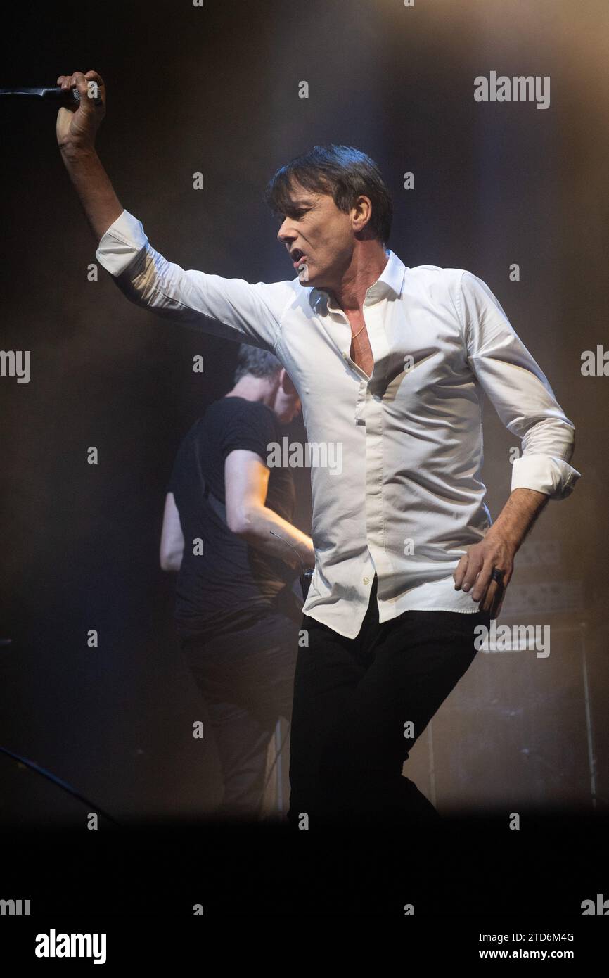 London, UK. 16 Dec 2023. Lead singer Brett Anderson of English rock ...