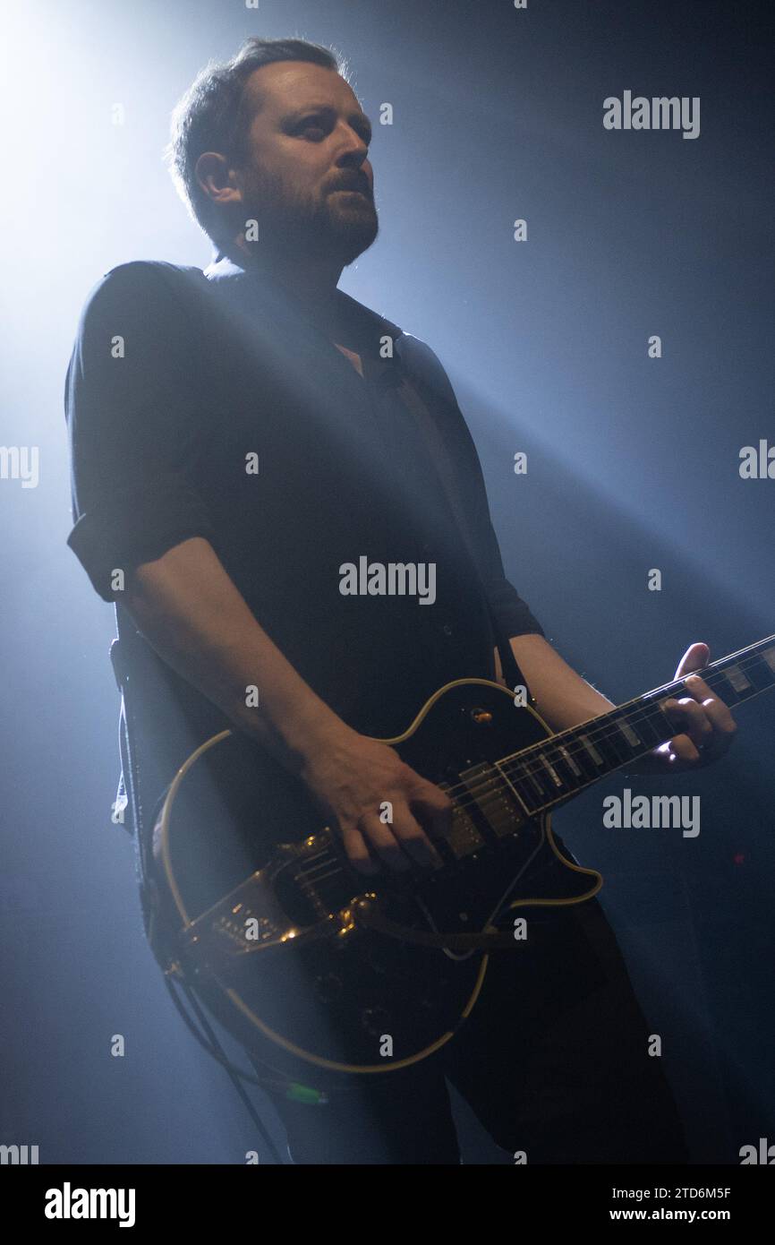 London, UK. 16 Dec 2023. Guitarist Richard Oakes of English rock band ...