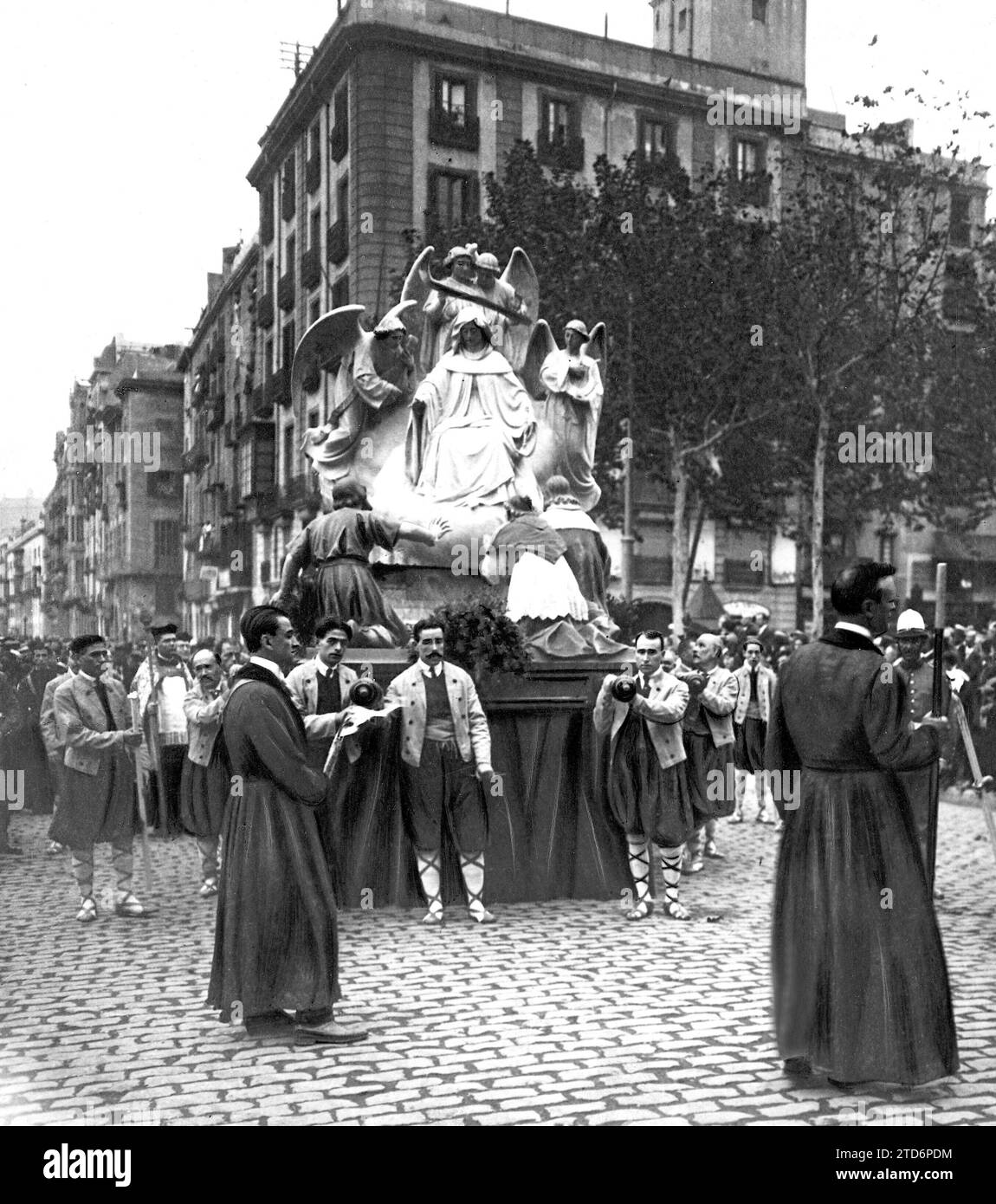 09/24/1922. Barcelona. The Festivities of the Patron Saint. Step of the ...