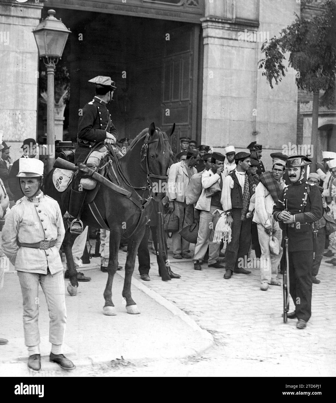 Madrid, 07/03/1911. Conduction of convicted prisoners from Ceuta, who ...