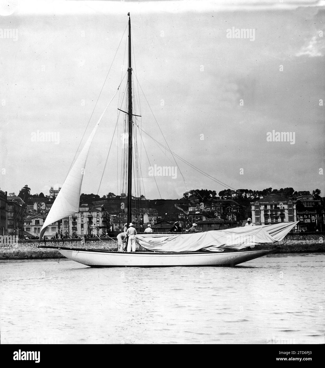 07/31/1908. The Santander Regattas. The Infantes Don Carlos and Don ...