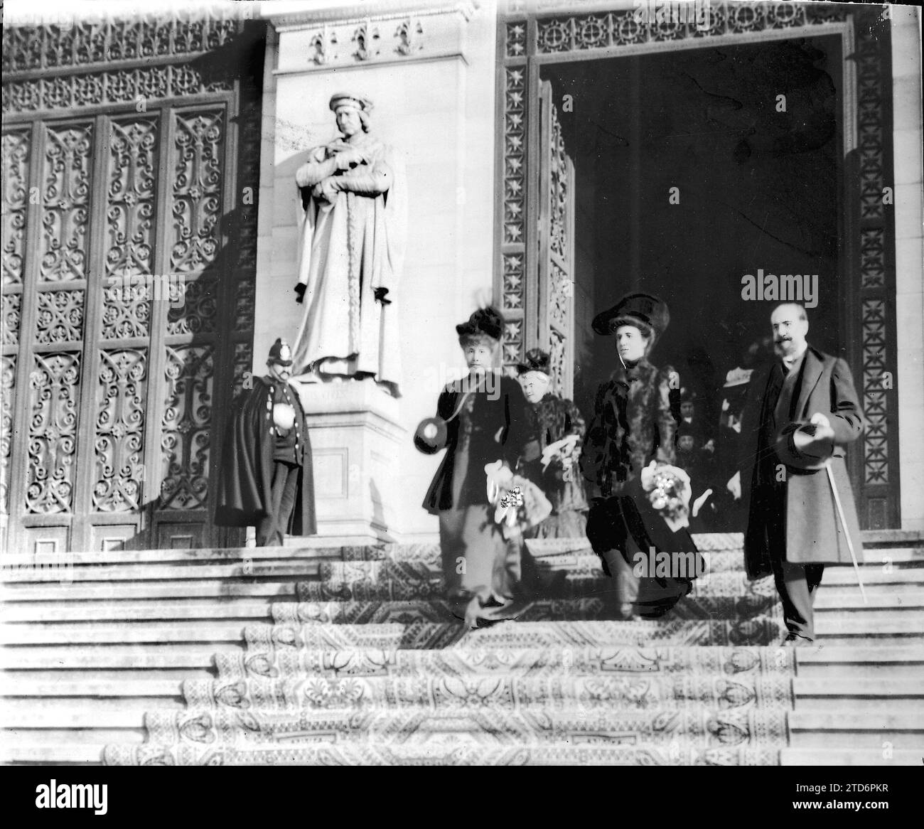 02/14/1908. Madrid. HM the Queen María Cristina and HH The Infanta ...