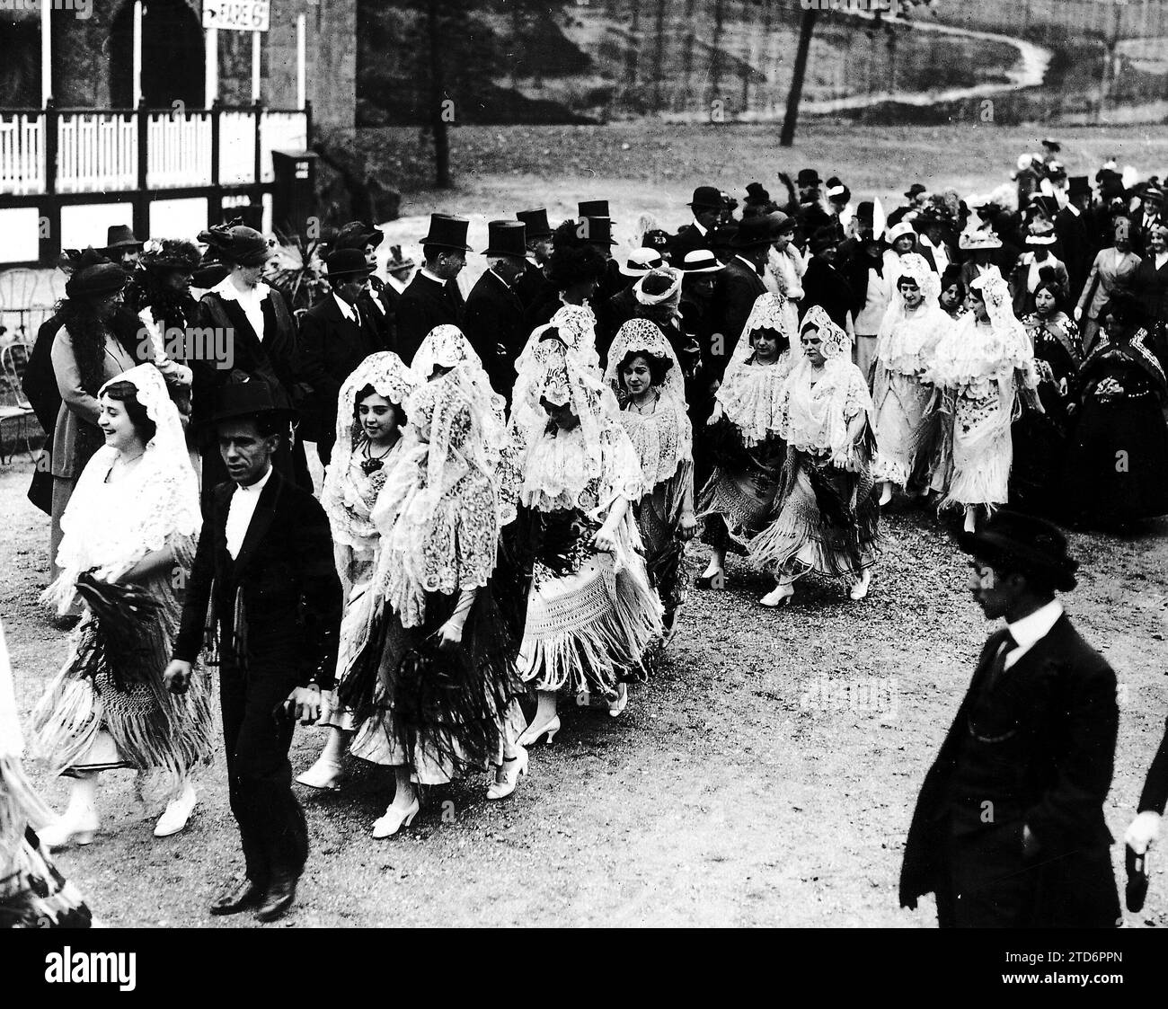 05/31/1914. At the Anglo-Spanish exhibition in London. Parade of ...