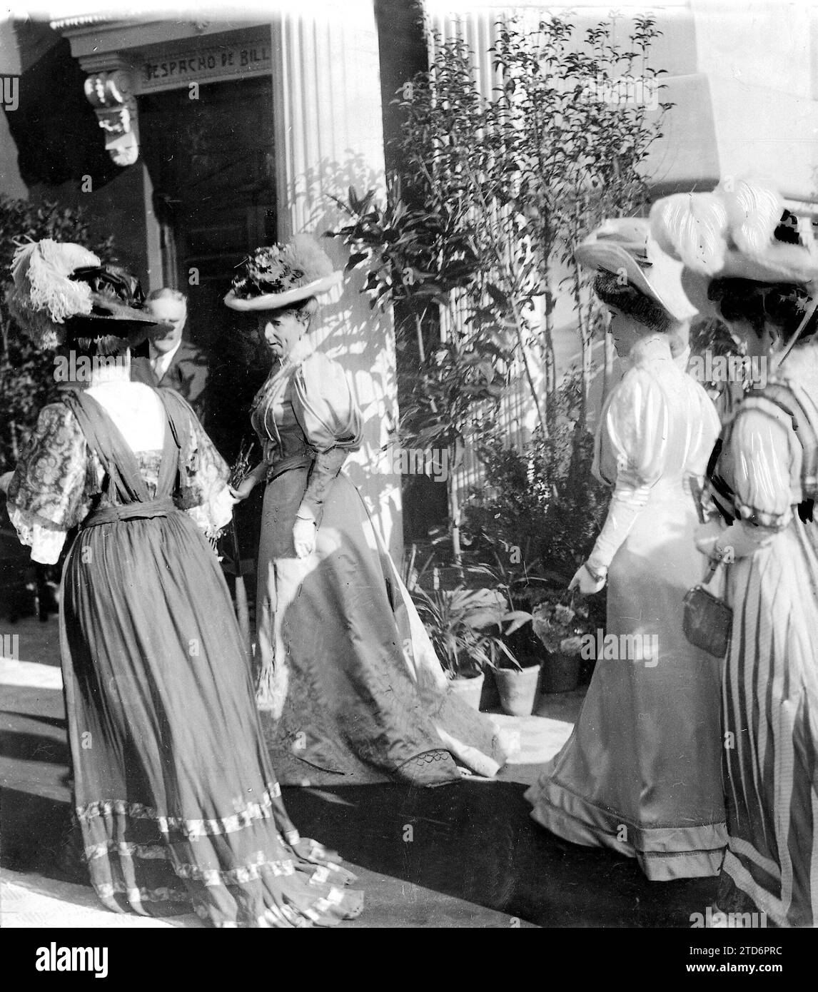 05/23/1908. Madrid. The raffle of the Palace of Fine Arts. HM the Queen ...