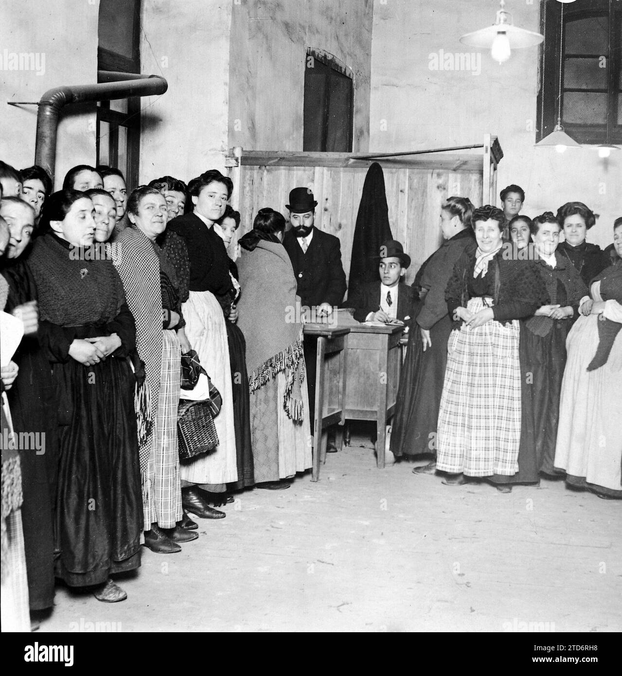 R distribution Black and White Stock Photos & Images - Alamy