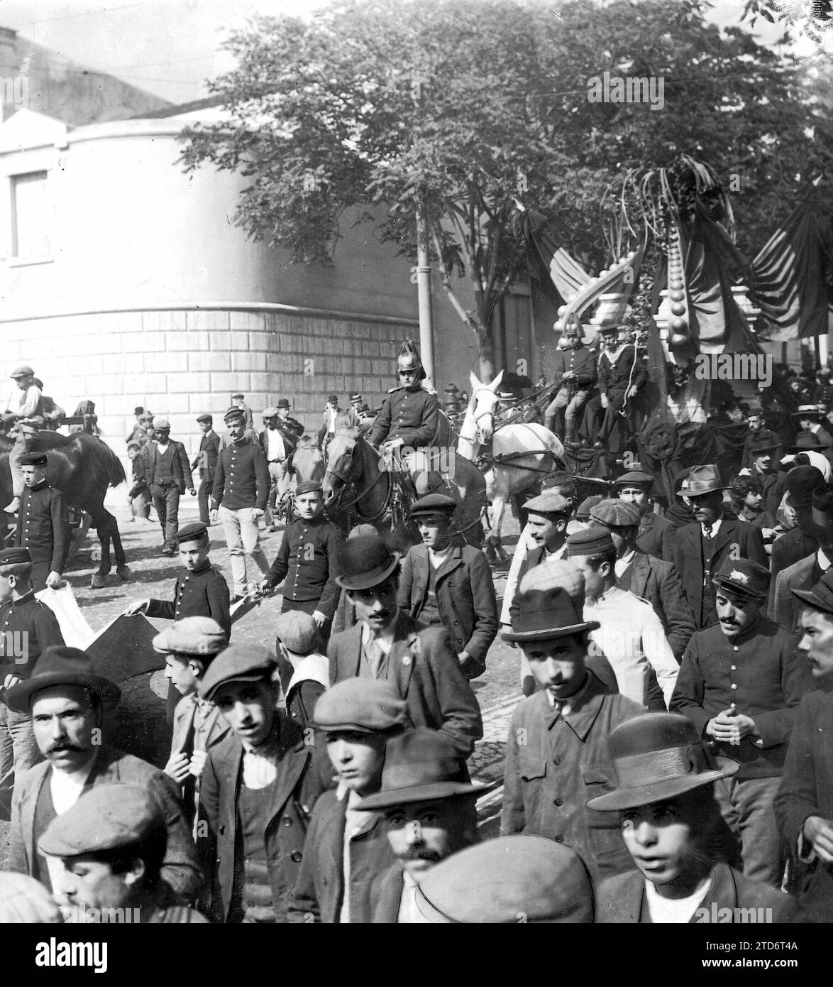 Portuguese revolution Black and White Stock Photos & Images - Alamy