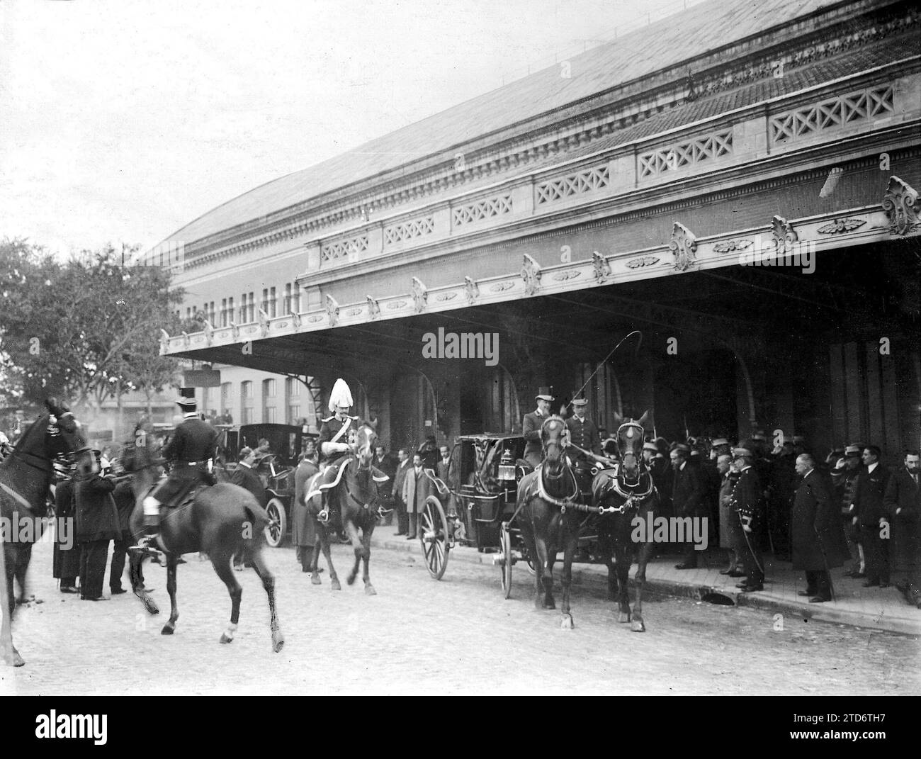 10/31/1908. Return of the King to Madrid. The carriage of Ss. Mm. when ...