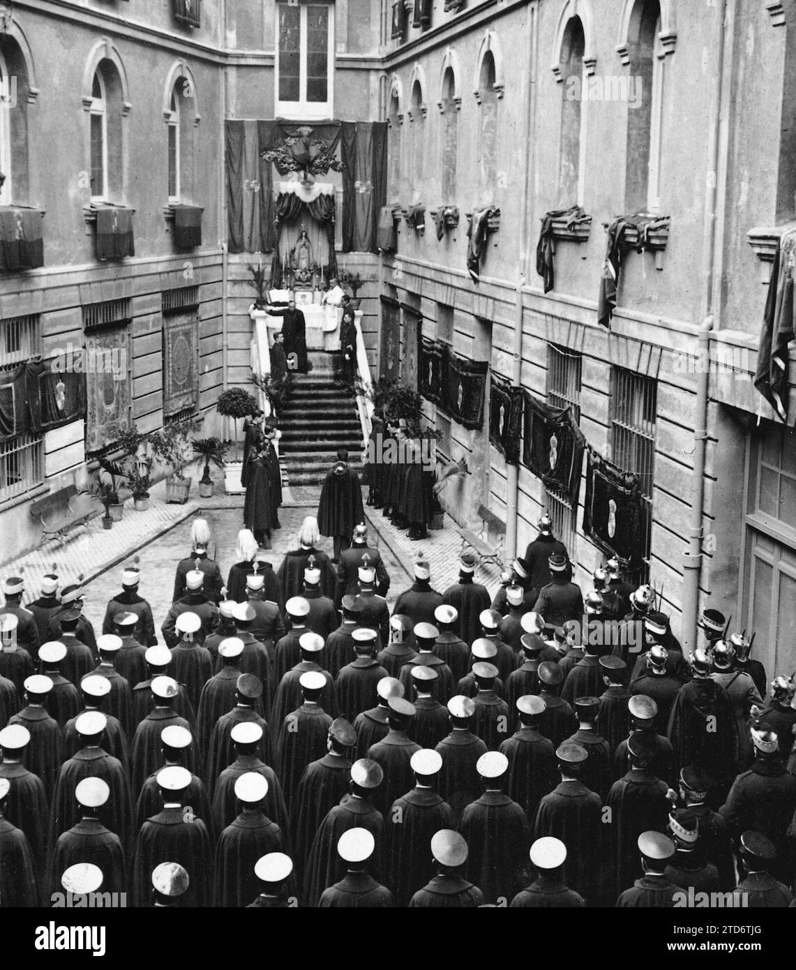 12/07/1918. Madrid. Feast of the Most Pure Mass in the Ministry of War ...
