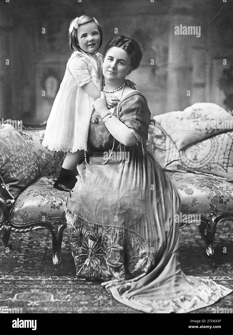 12/31/1913. Queen Wilhelmina of the Netherlands with her daughter ...
