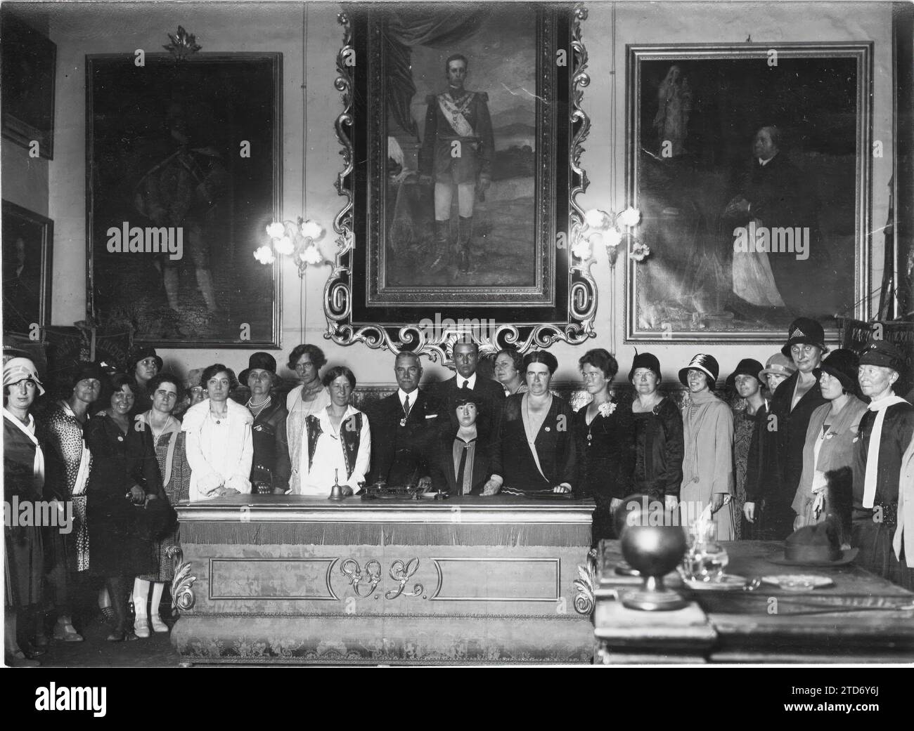 09/27/1928. Sevilla University. Closing session of the XII Congress of ...