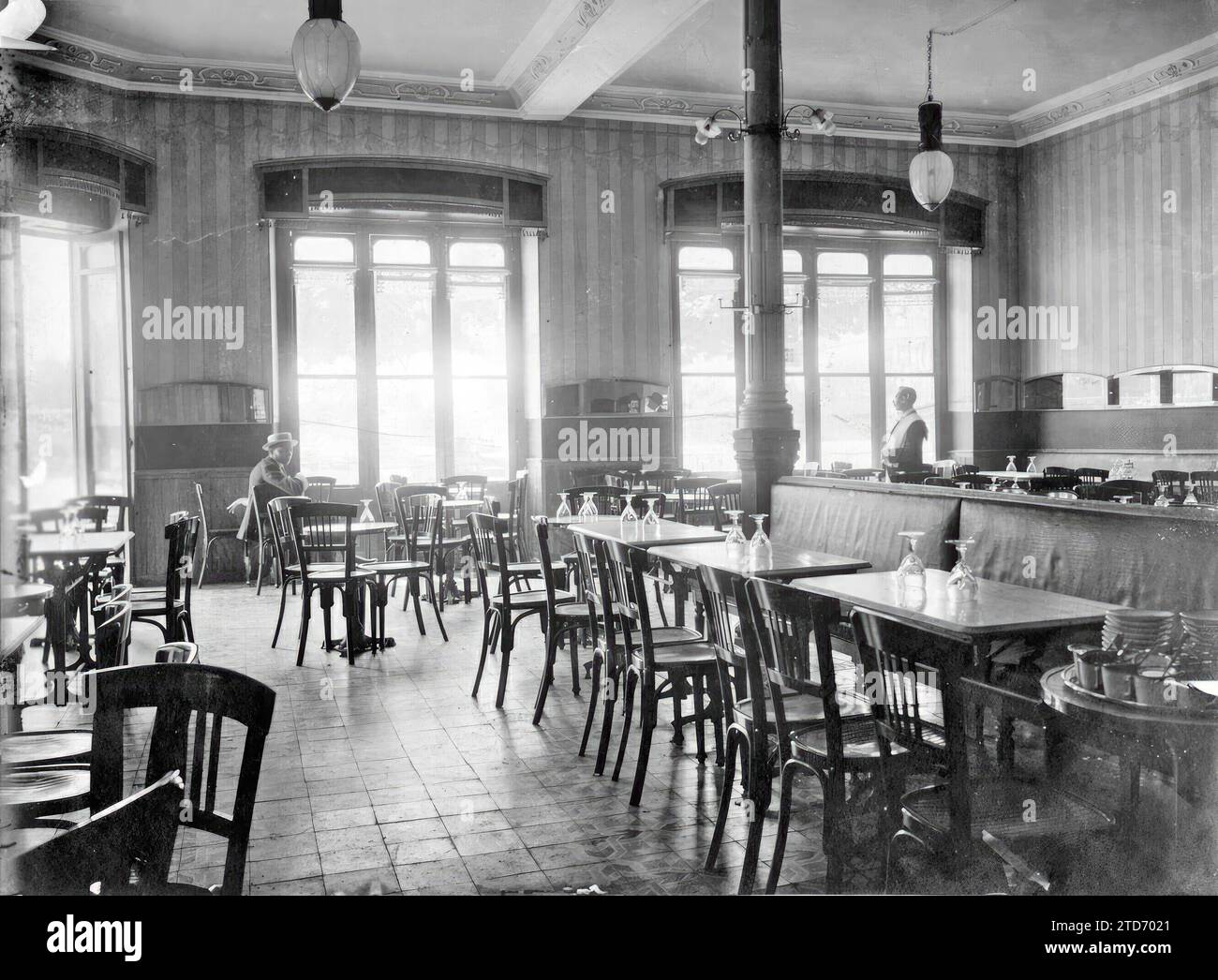 06/30/1908. Interior view of the elegant Novelty café, Located on the ...